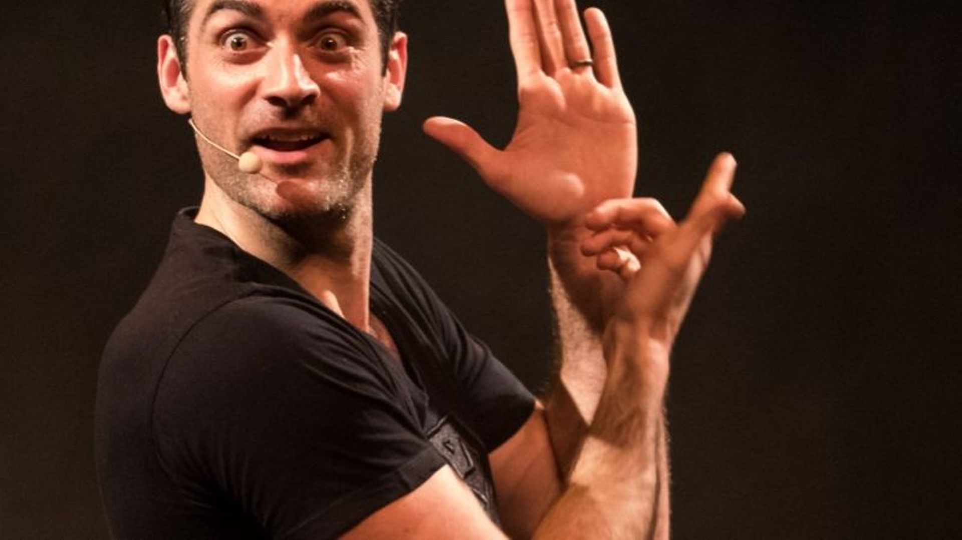 Gil Alma - 200 % Naturel au Festival du Rire de Rochefort - RTBF Actus