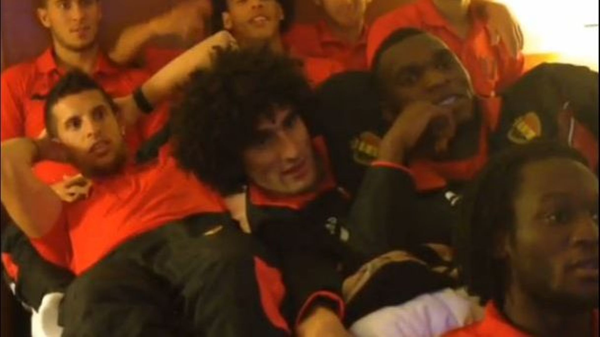 Les Diables s'amusent devant la RTBF