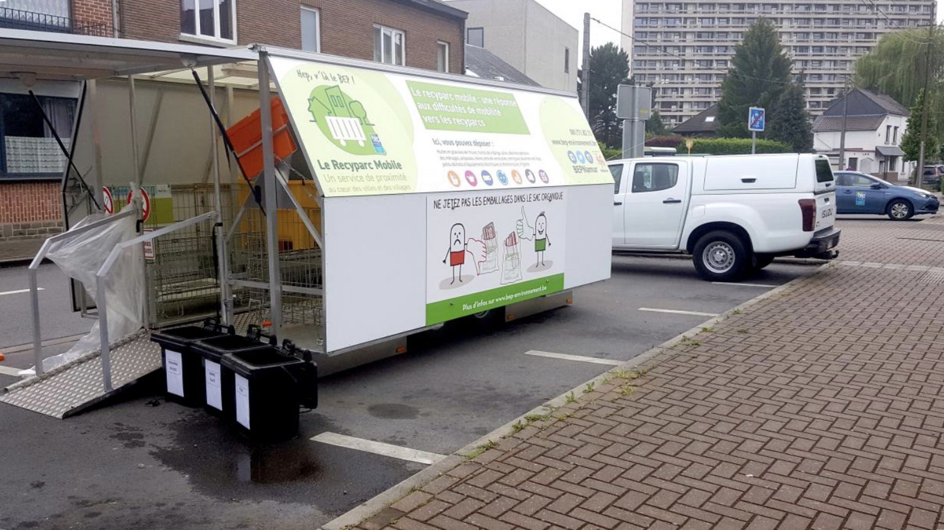 Un parc à conteneurs qui se déplace de commune en commune - RTBF Actus