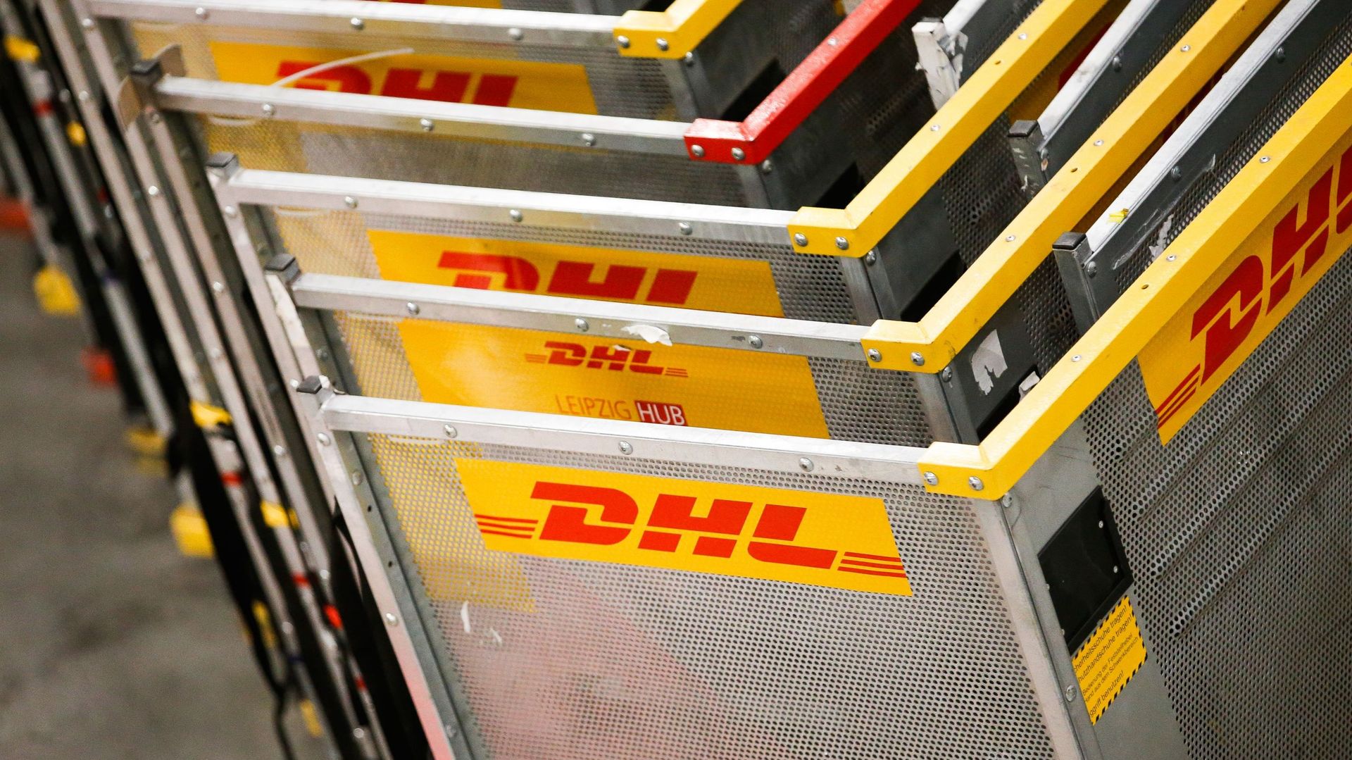 Mouvement de grève spontané chez DHL Speedpack à Bornem - RTBF Actus