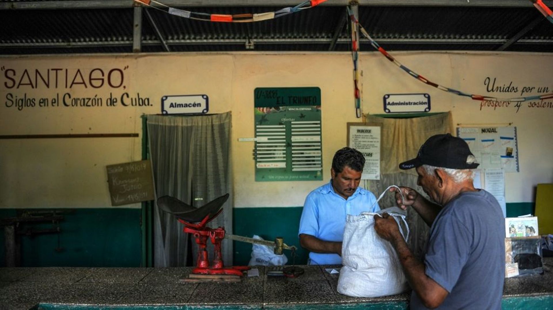 La 'libreta', symbole de l'égalitarisme cubain depuis un demi-siècle ...