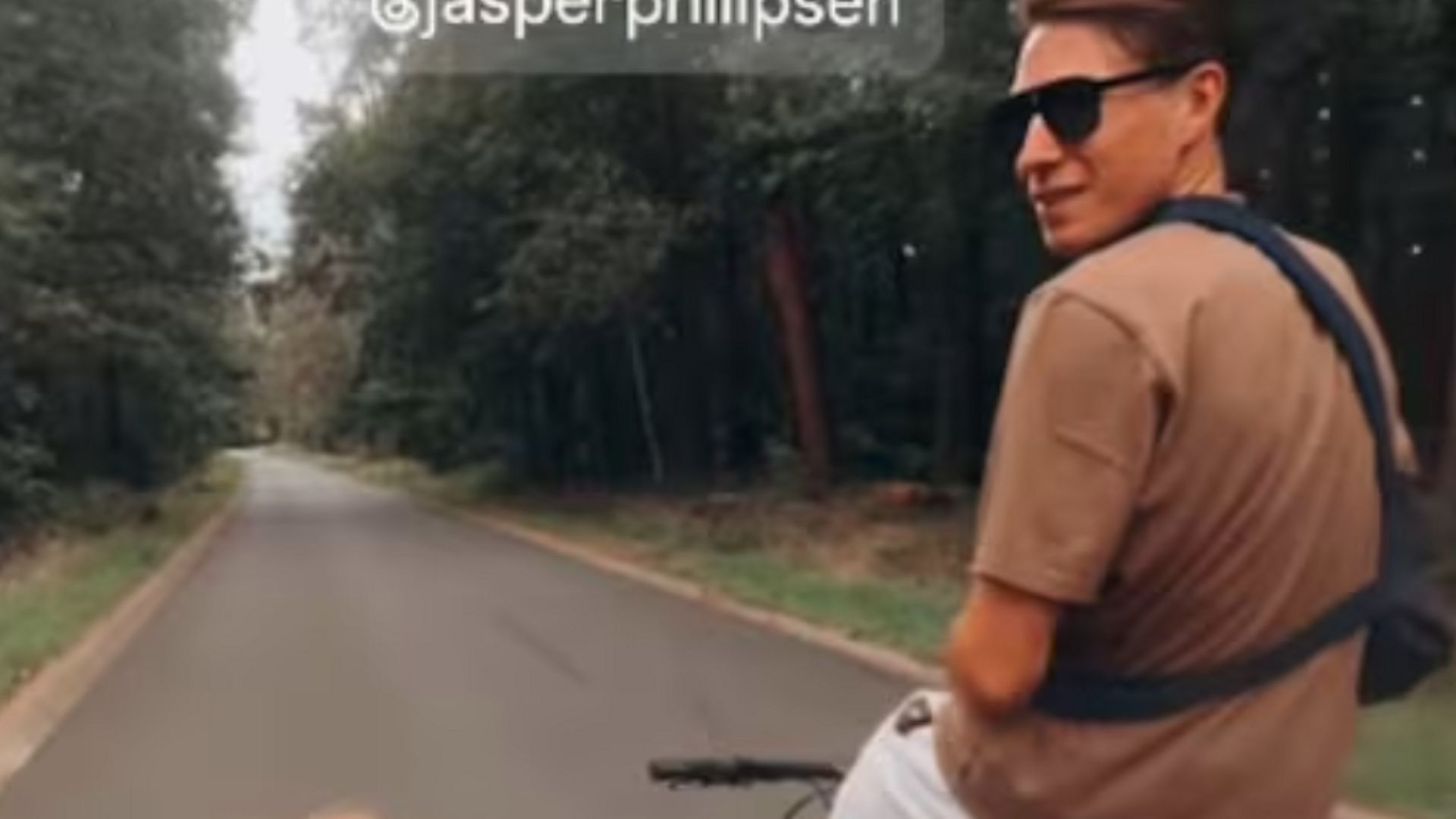 Treize jours après sa terrible chute au Tour de France, Jasper ...