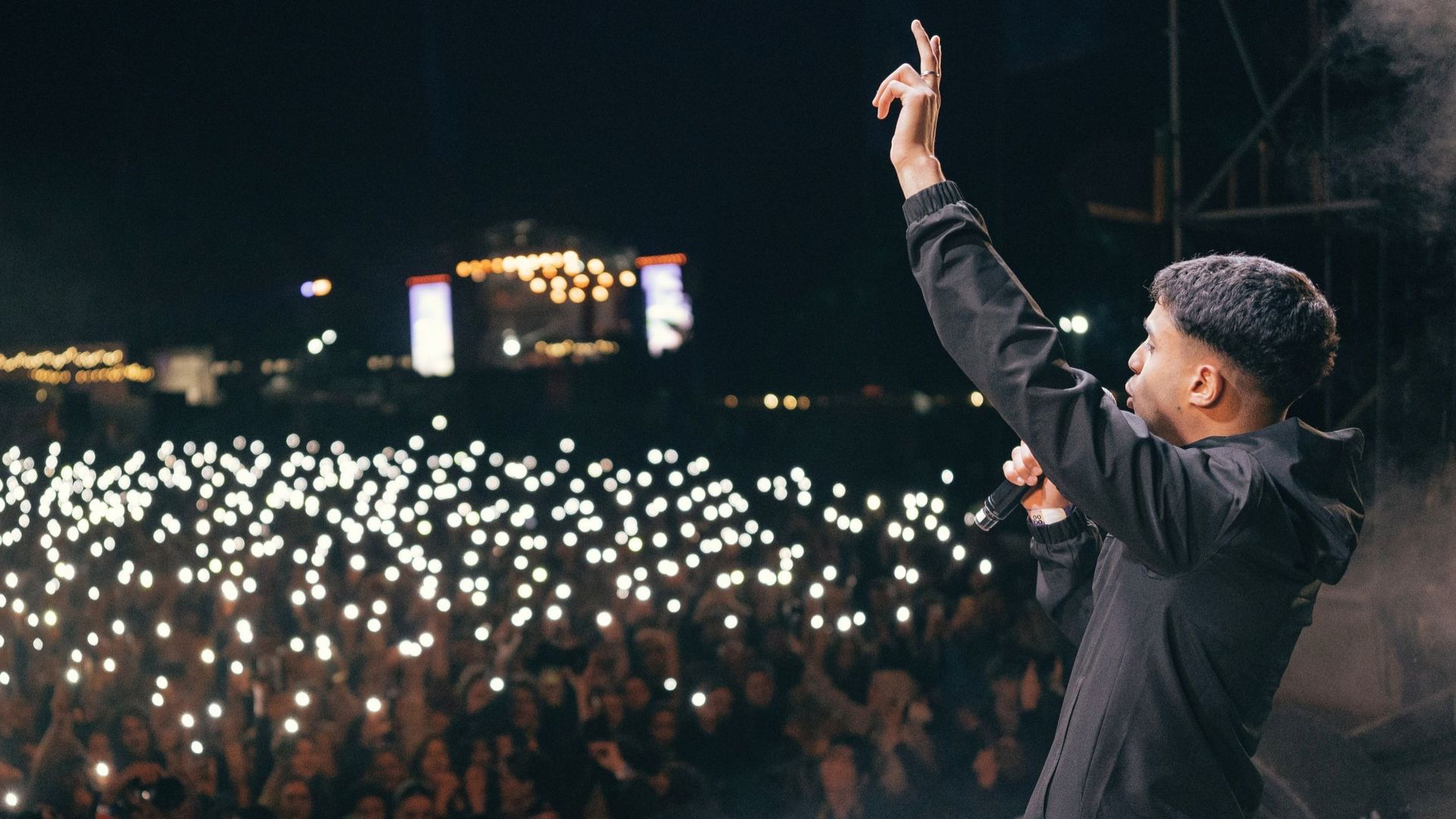 'La Mer au loin' : la chronique d’un exil, au souffle romanesque ...