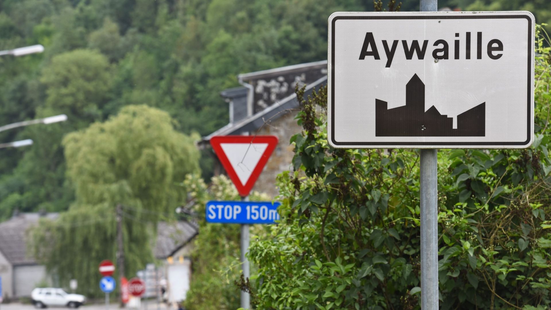 Les réseaux sociaux interdits avant 15 ans ? La ministre Vanessa Matz ...