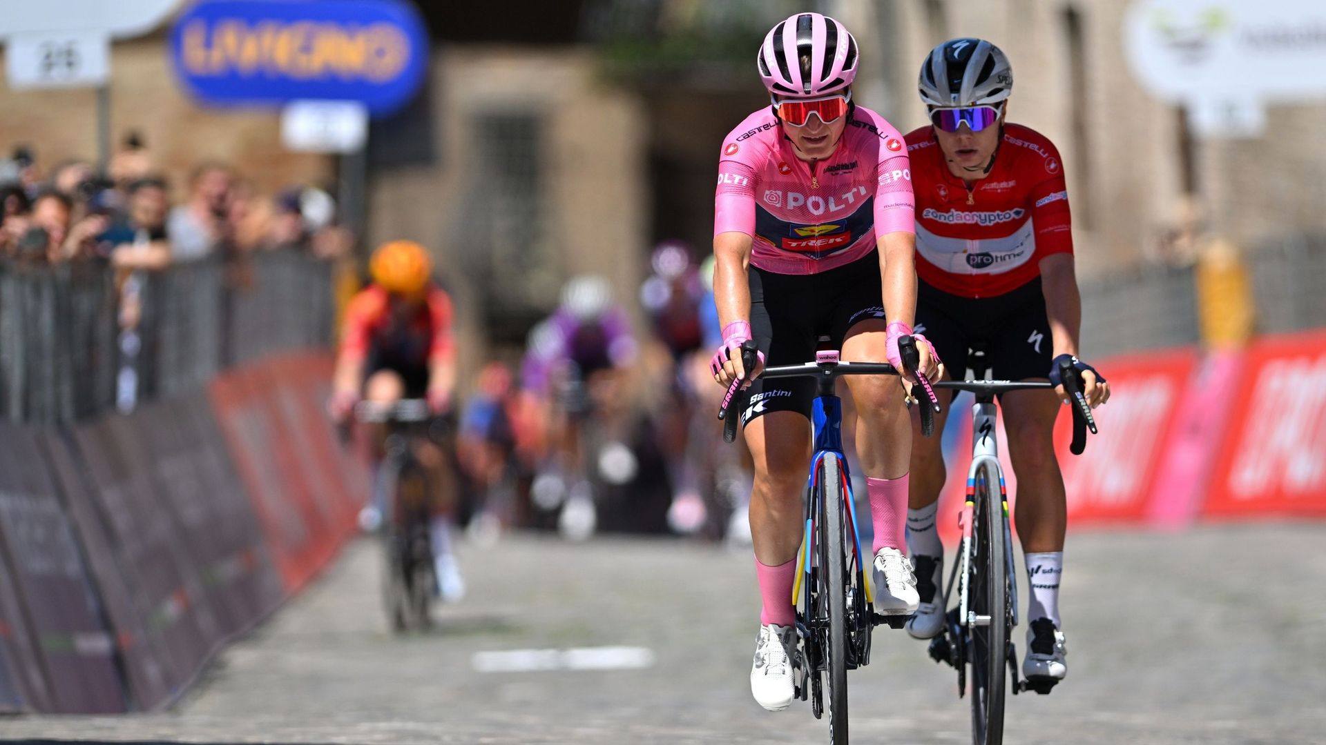 Strade Bianche : Demi Vollering s’impose en force devant Anna van der ...