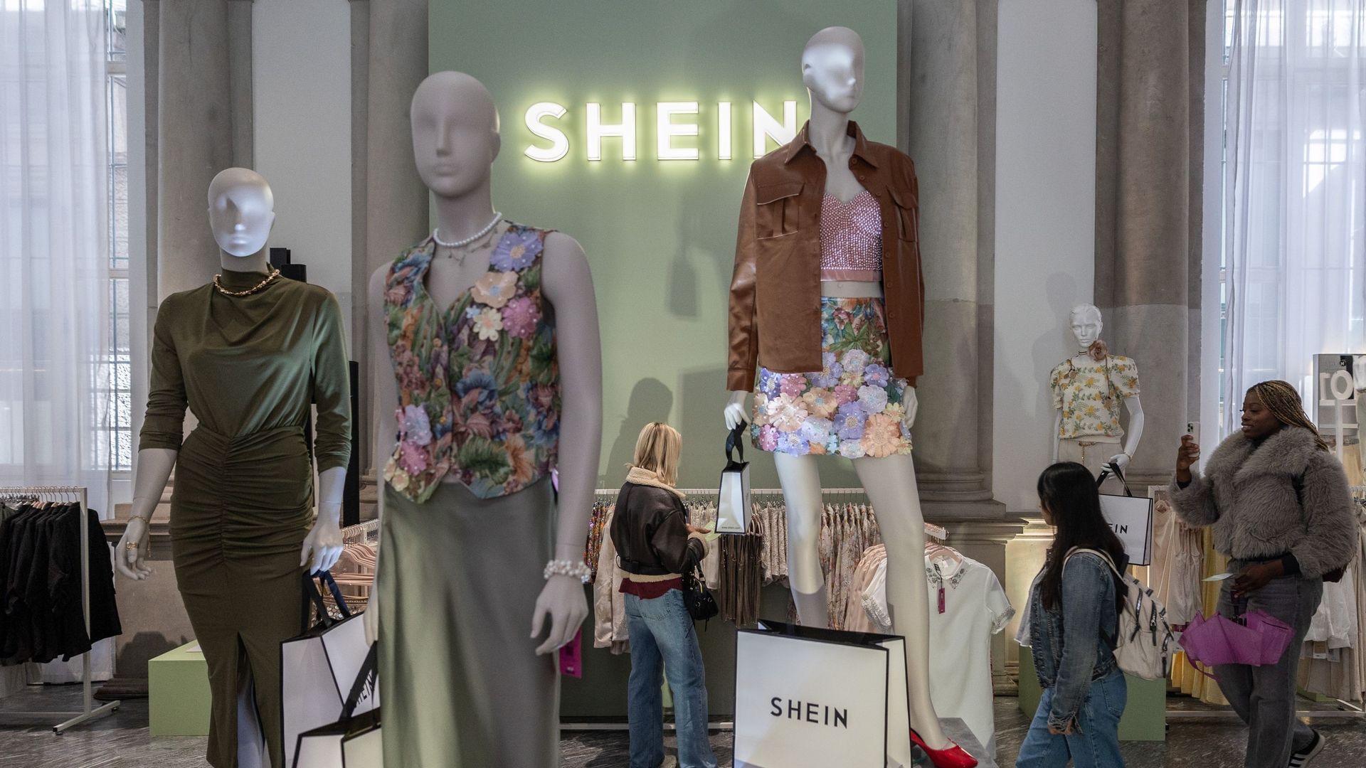 Fast fashion : un millier de travailleurs chinois de Shein témoignent ...