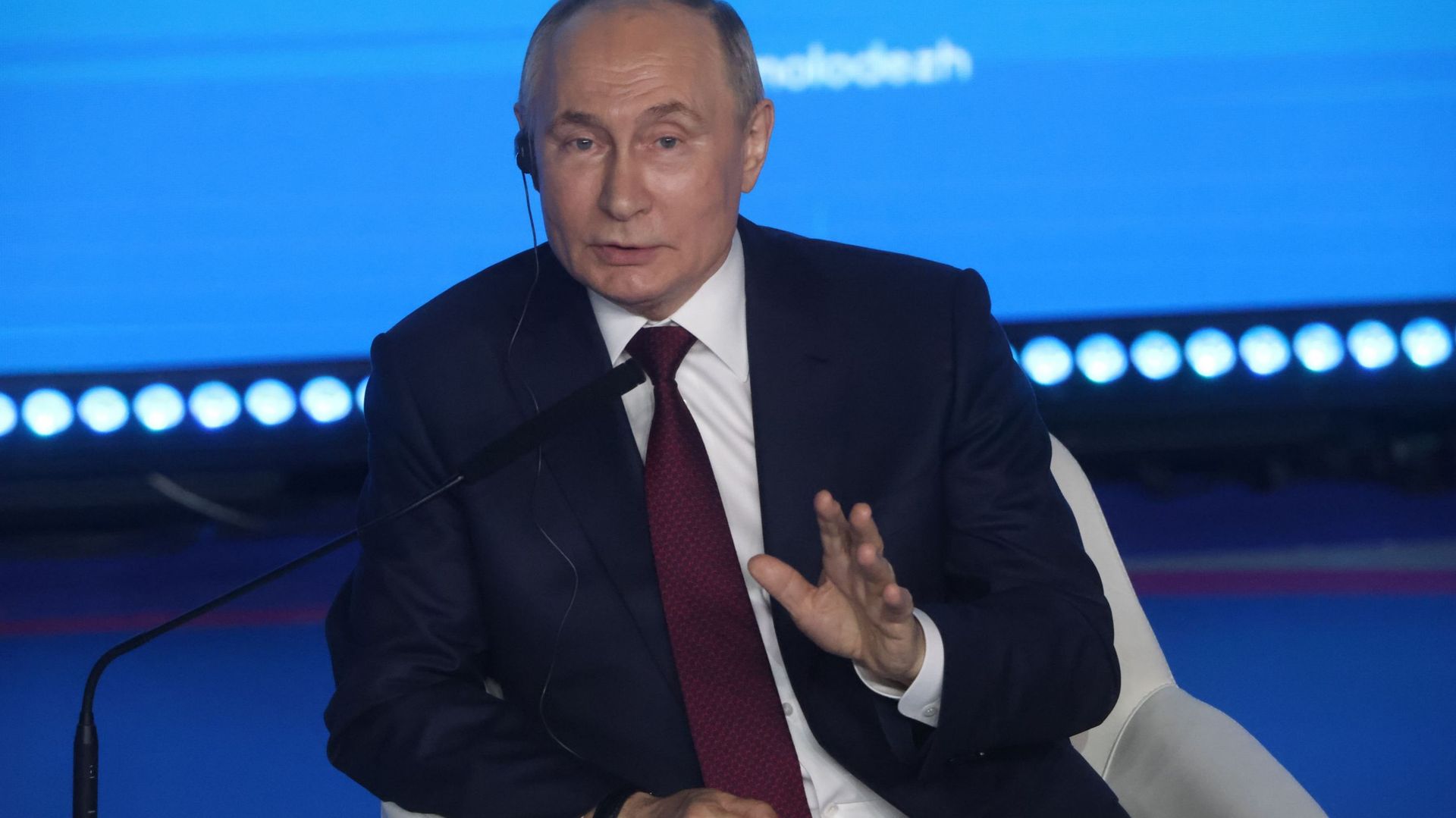 Vladimir Poutine ne se contente pas de contrôler l’information en ...
