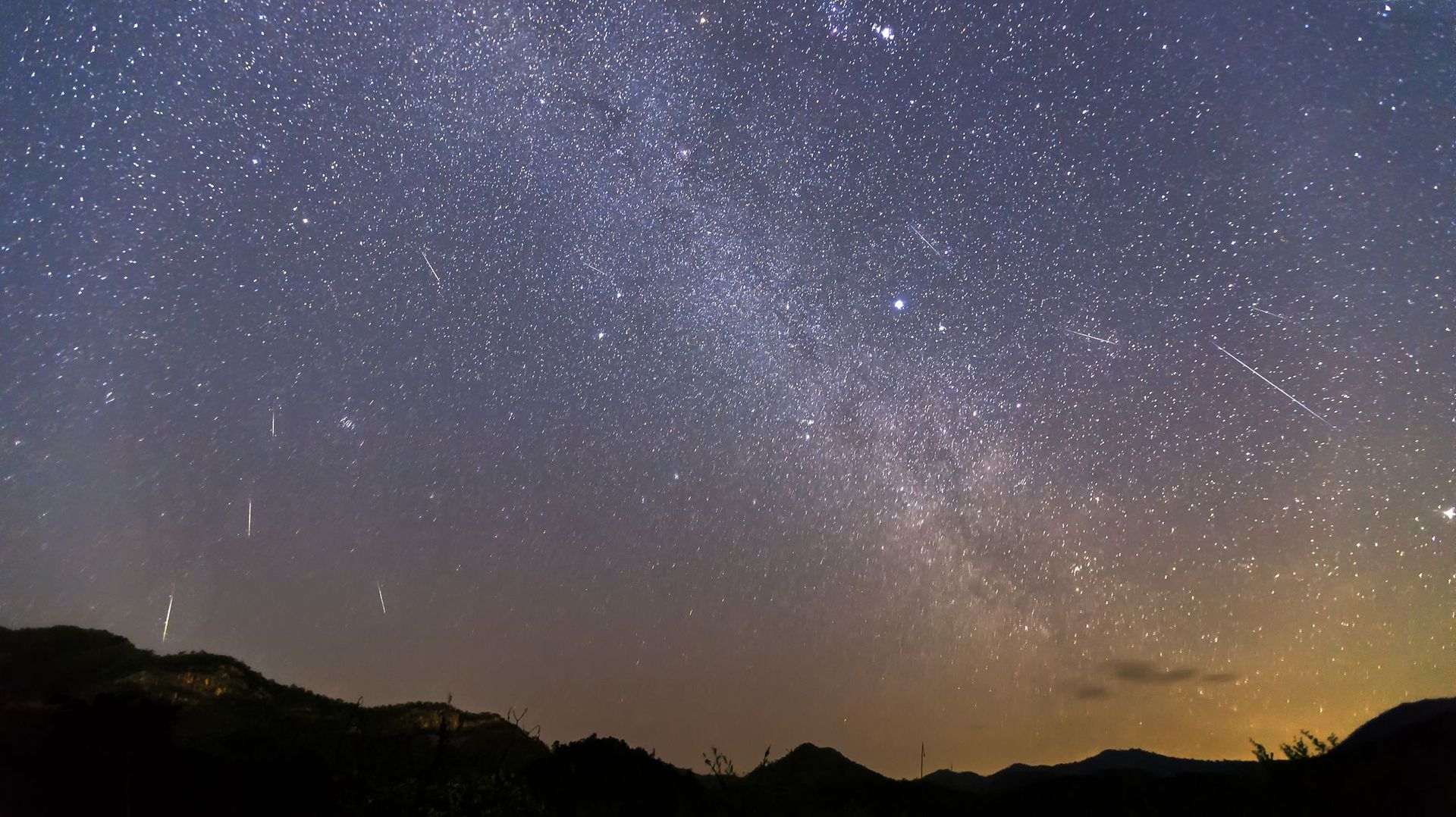 The Geminids: a shower of shooting stars in the night of December 13 to ...