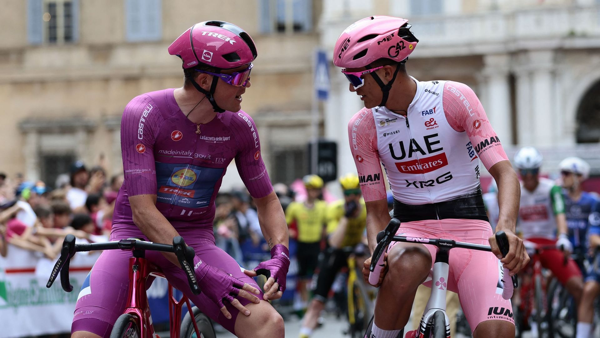 Giro – Ayuso s’impose, Roglic s’empare du maillot Rose : les ...