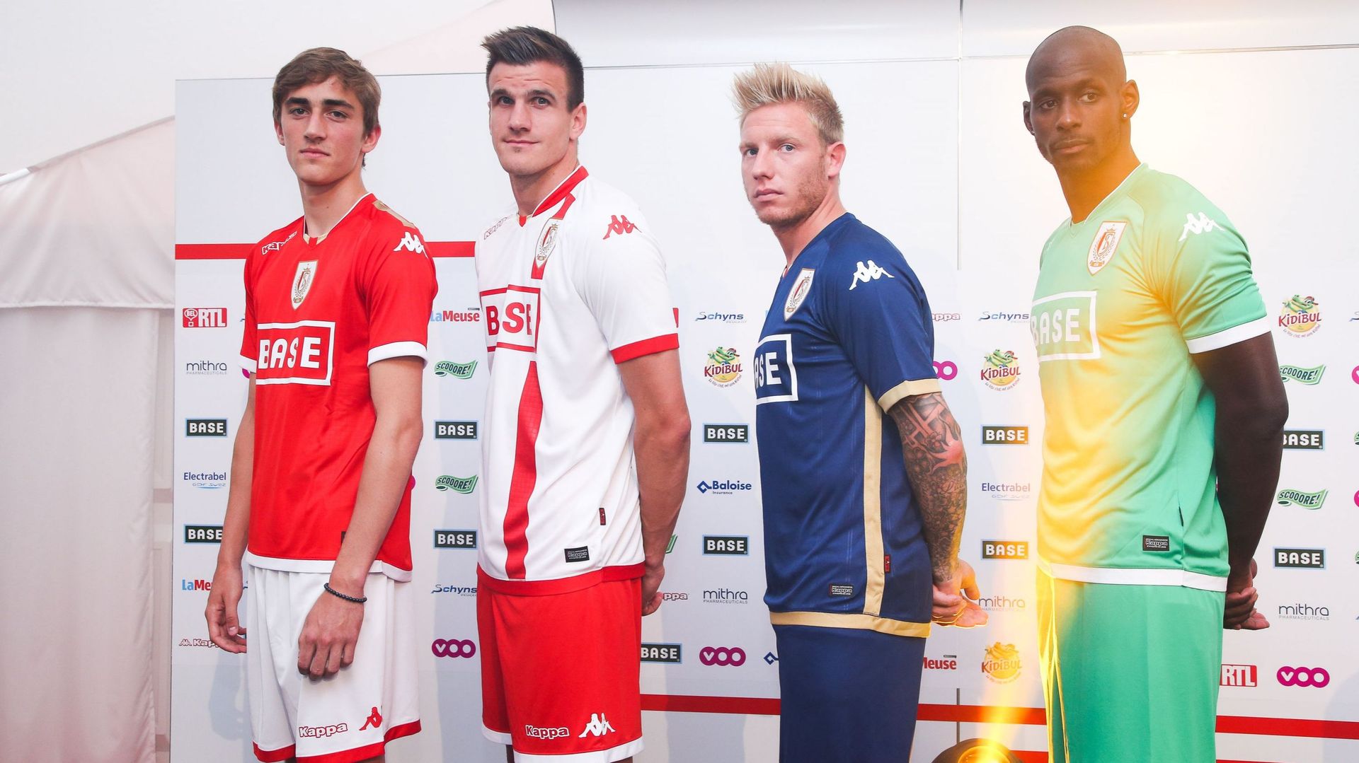Le Standard a présenté ses nouveaux maillots - RTBF Actus