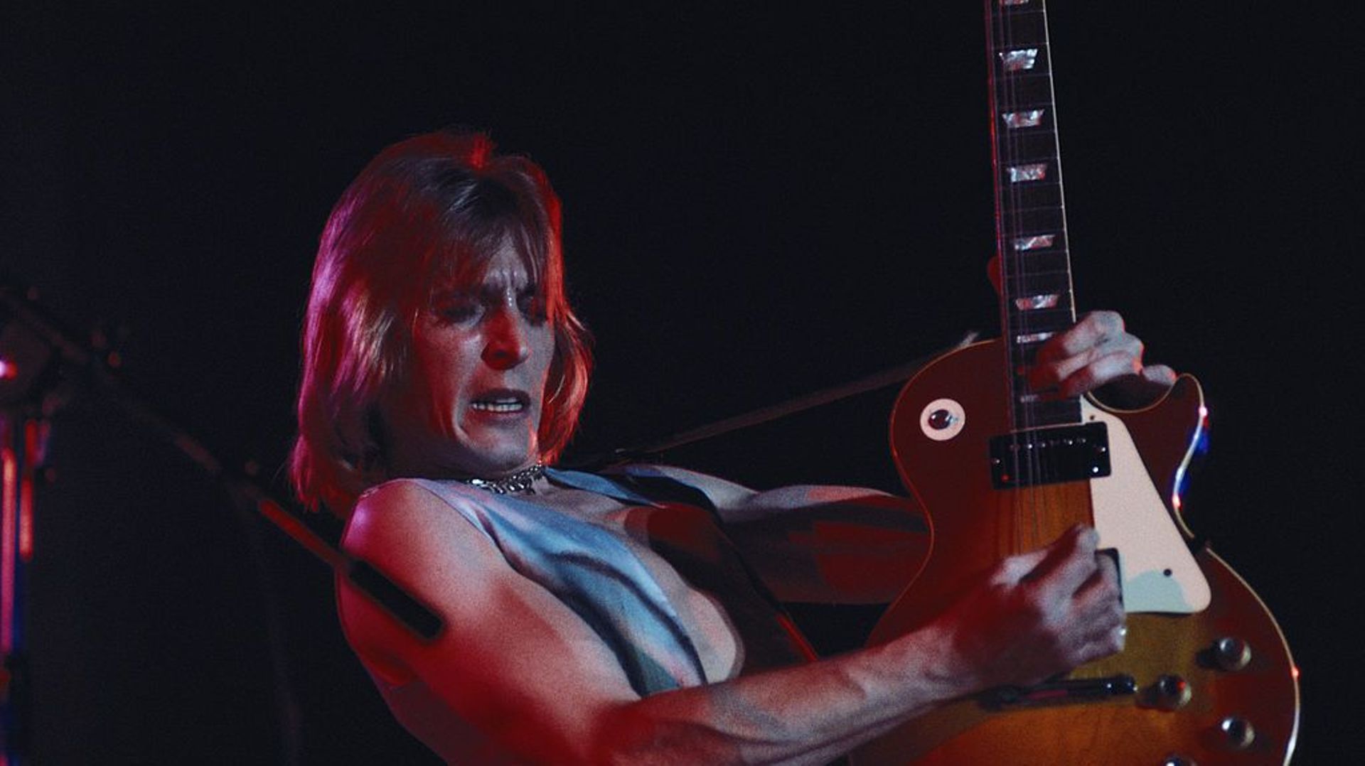 Mick Ronson et sa Les Paul Custom 68 - RTBF Actus