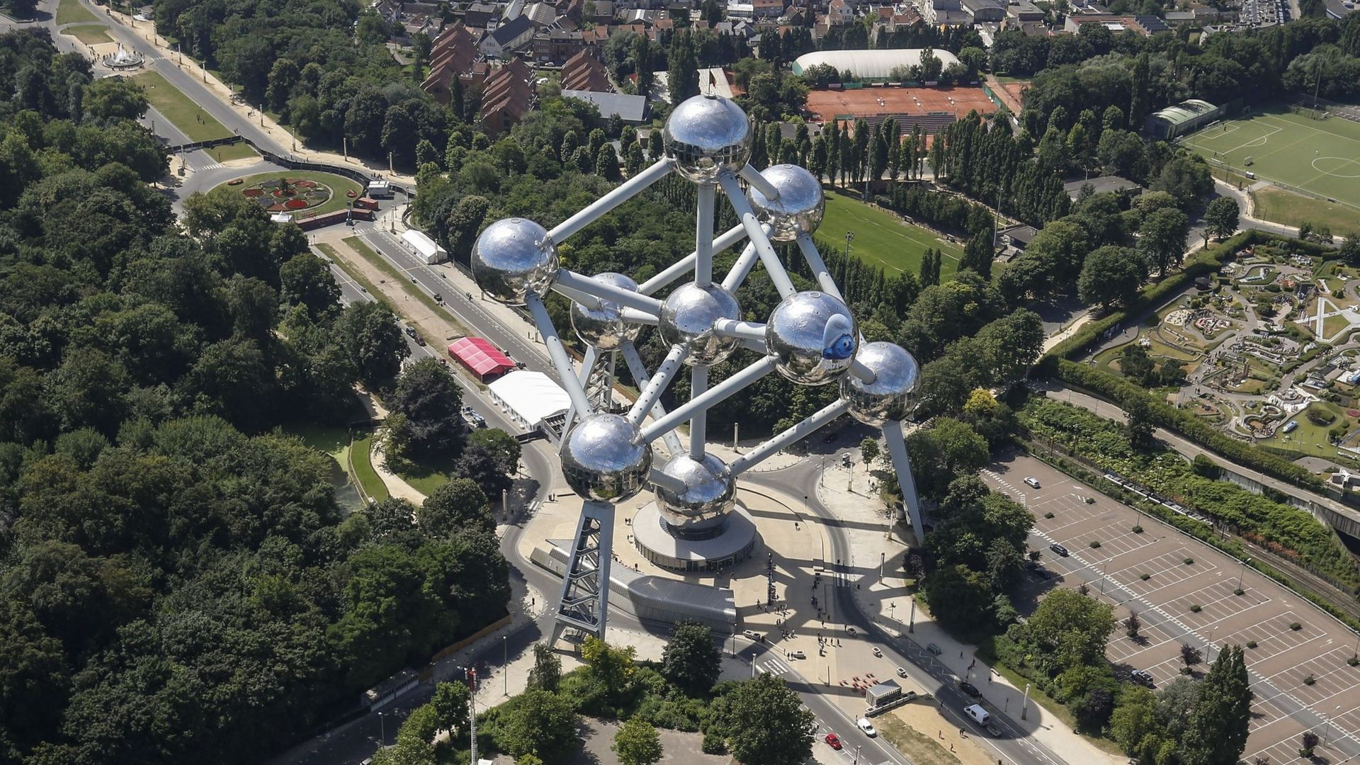 L’Atomium a-t-elle été construite sans autorisation ? - RTBF Actus