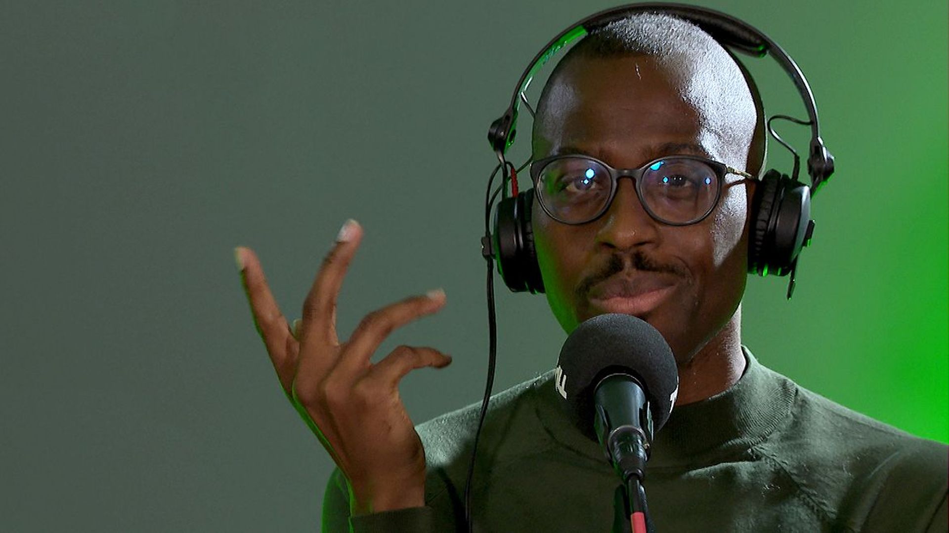 Krego chante son single 'Millenials' en session Tipik - RTBF Actus