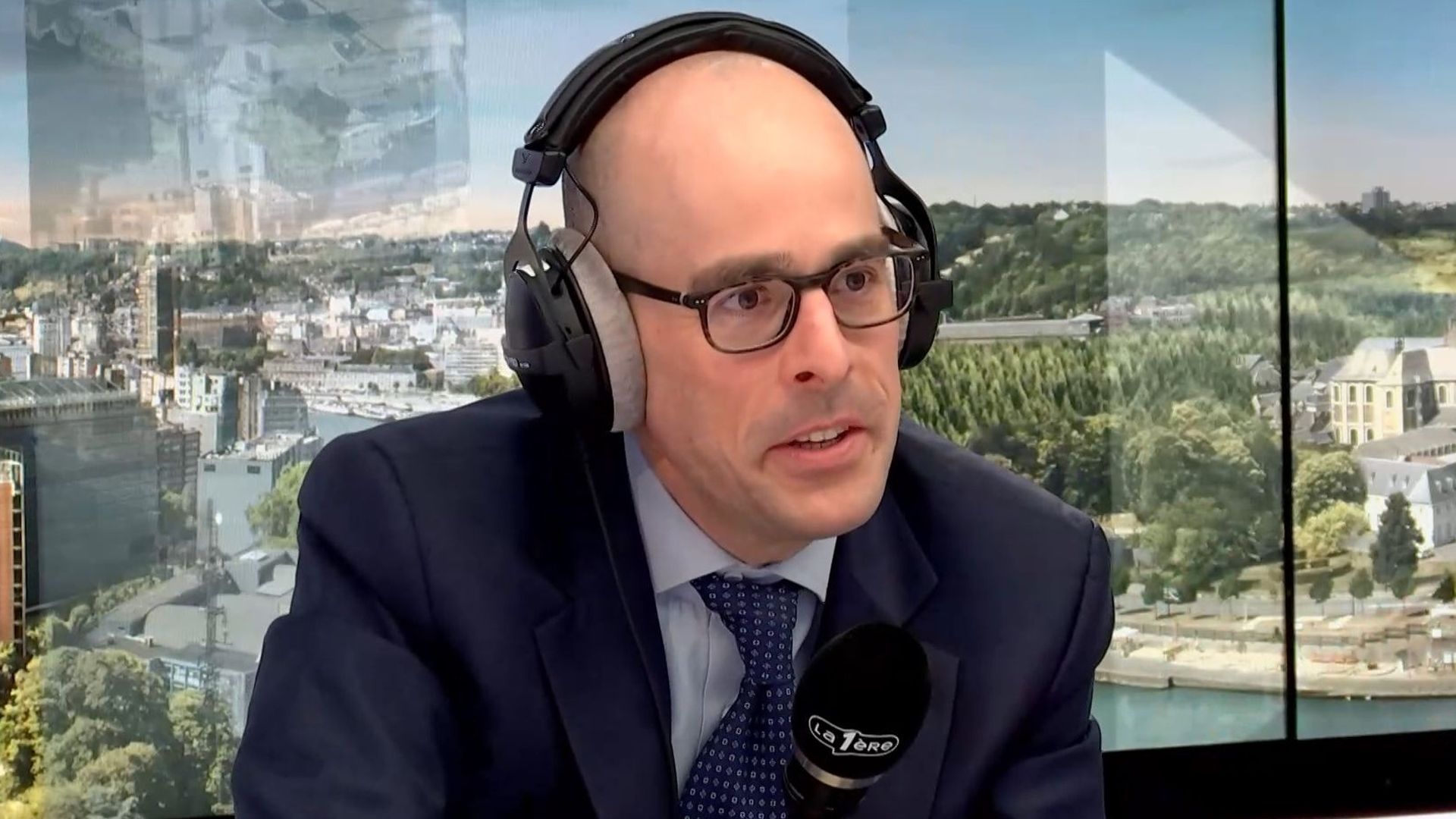 En théorie, on pourrait atteindre la Lune avec une feuille de papier ...