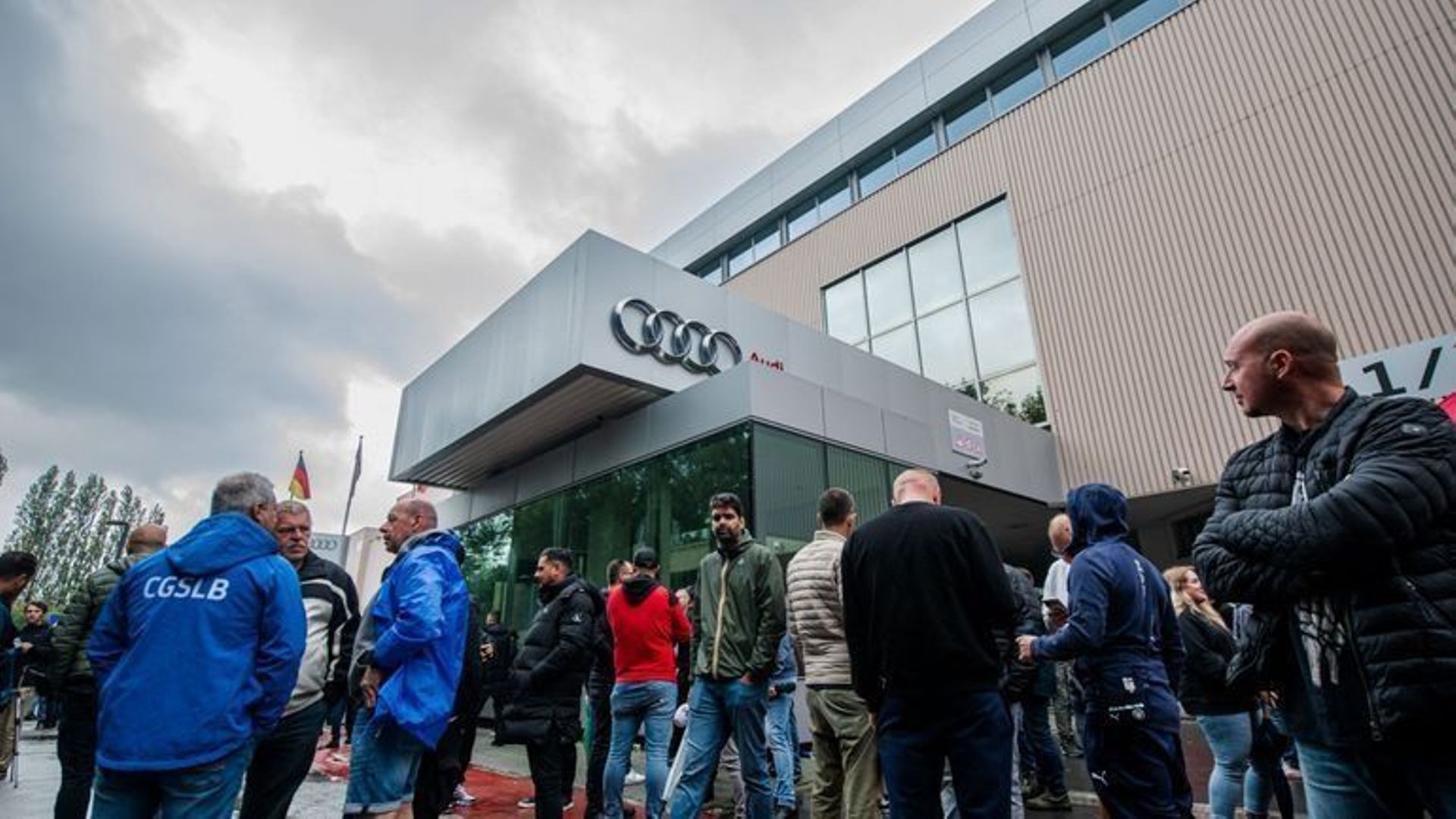 Des sous-traitants d’Audi Brussels devant l’ambassade des Émirats ...