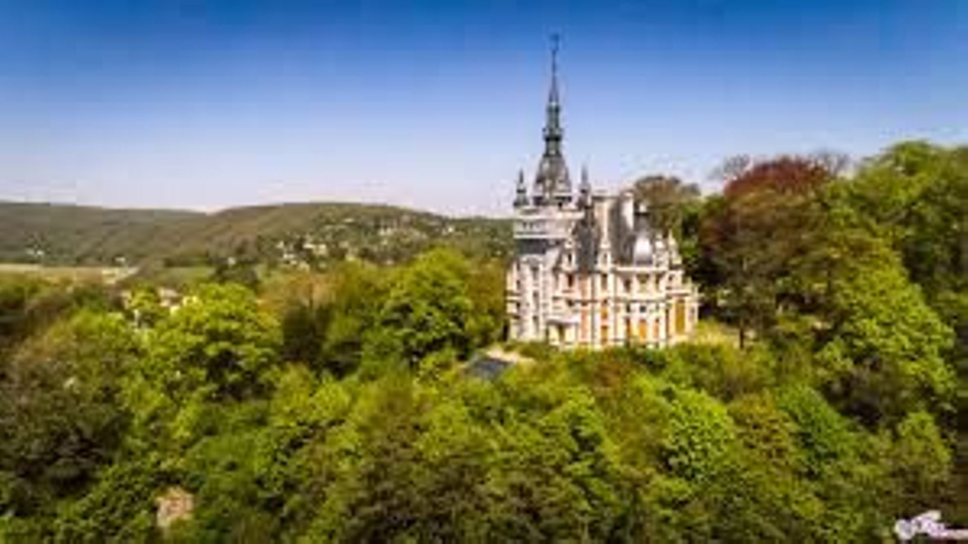 Un site de plongée exceptionnel et un château cinématographique. Esneux ...