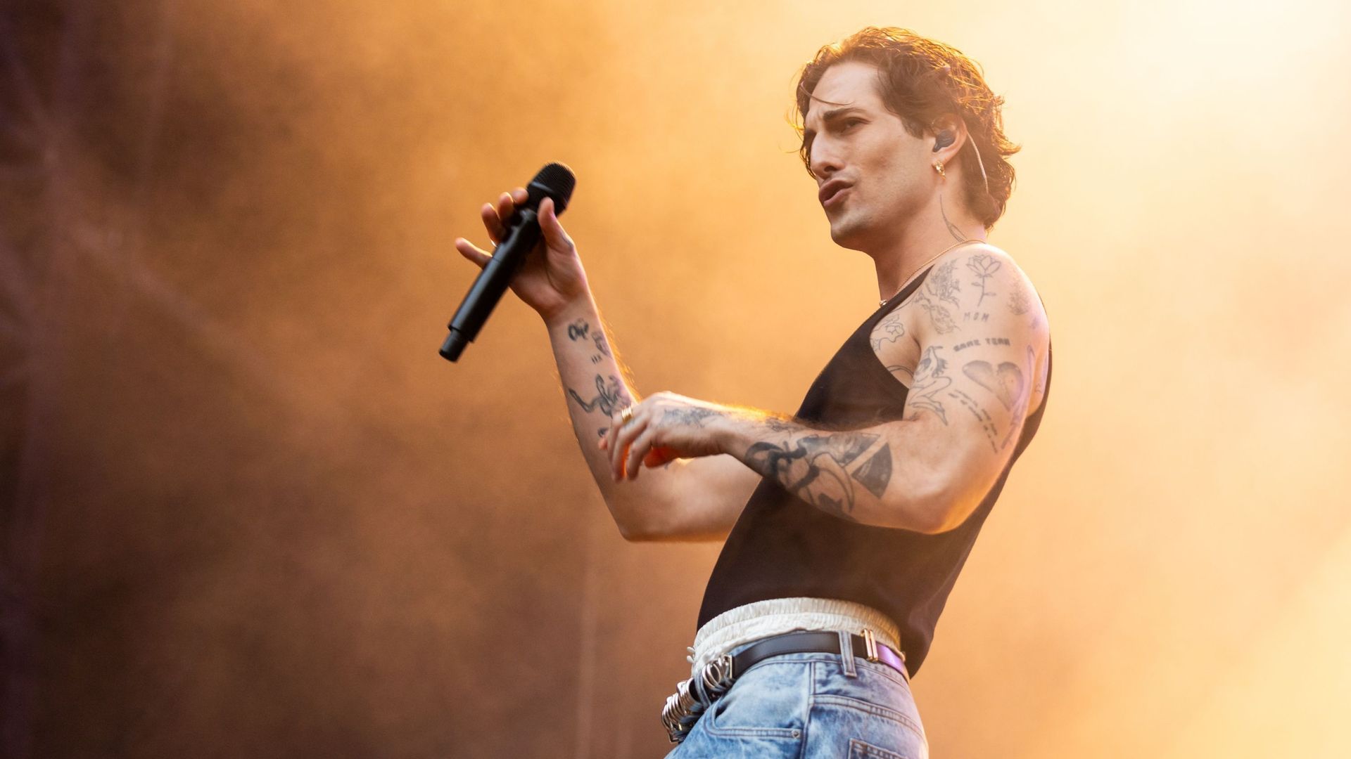 Damiano David embrase la toile avec sa reprise de 'Sex on Fire' - RTBF Actus