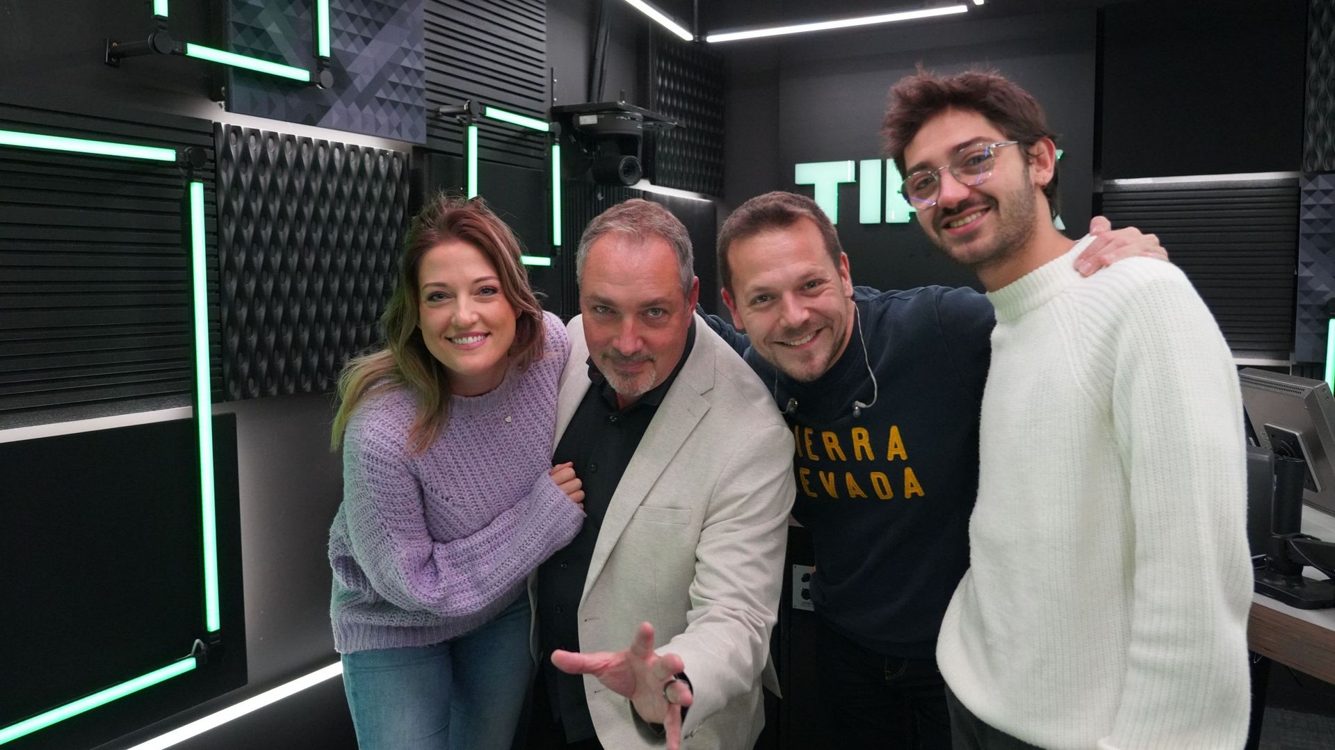 Messmer hypnotise Gaëtan dans le Réveil de Tipik - RTBF Actus