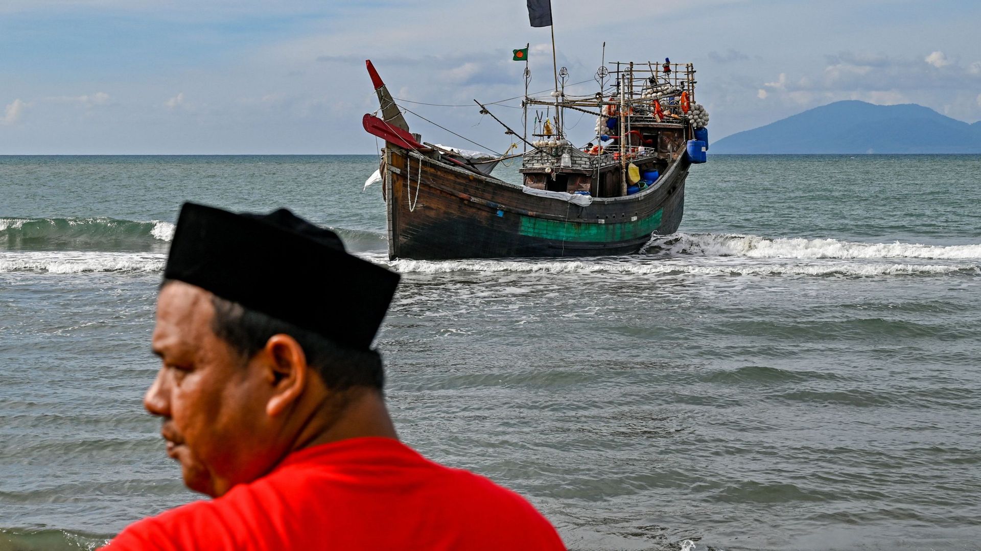 Asile et migration : près de 200 réfugiés rohingyas accostent sains et ...