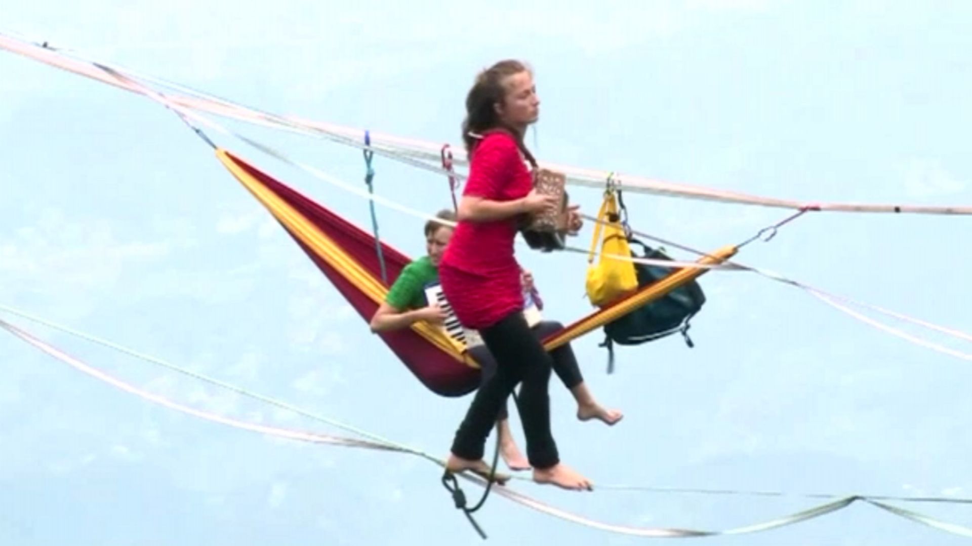 Chine: musique et funambulisme à 1400 mètres de haut par des artistes ...