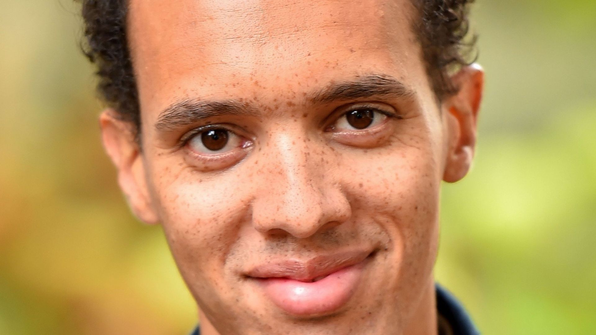 L’écrivain Gaël Faye présente son roman Jacaranda en primeur en ...