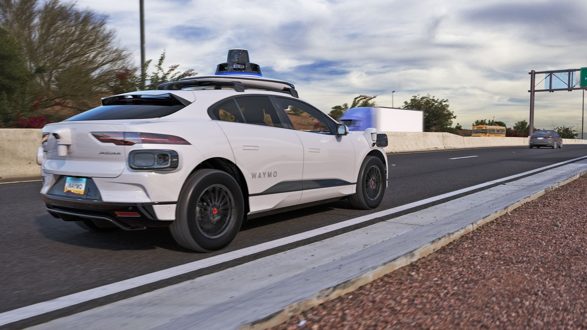 Des taxis autonomes sans chauffeur autorisés à rouler sur autoroute aux ...