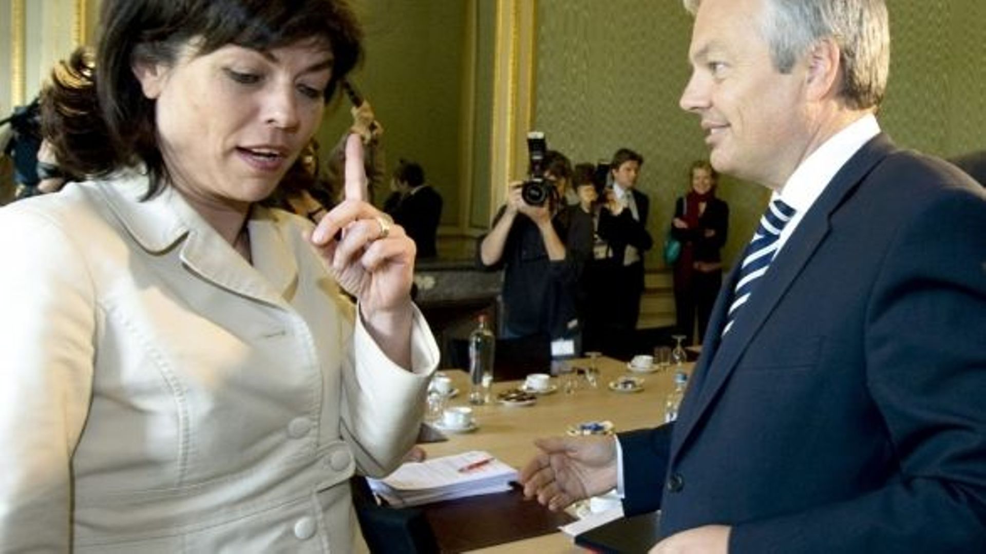 MR: Didier Reynders ne pense pas à démissionner - RTBF Actus