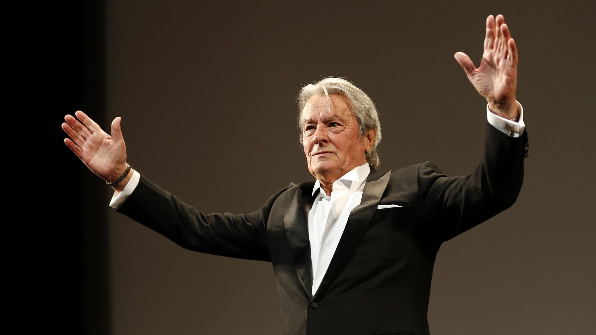 Alain Delon renonce au Bal de l'Opéra pour raisons de santé - RTBF Actus