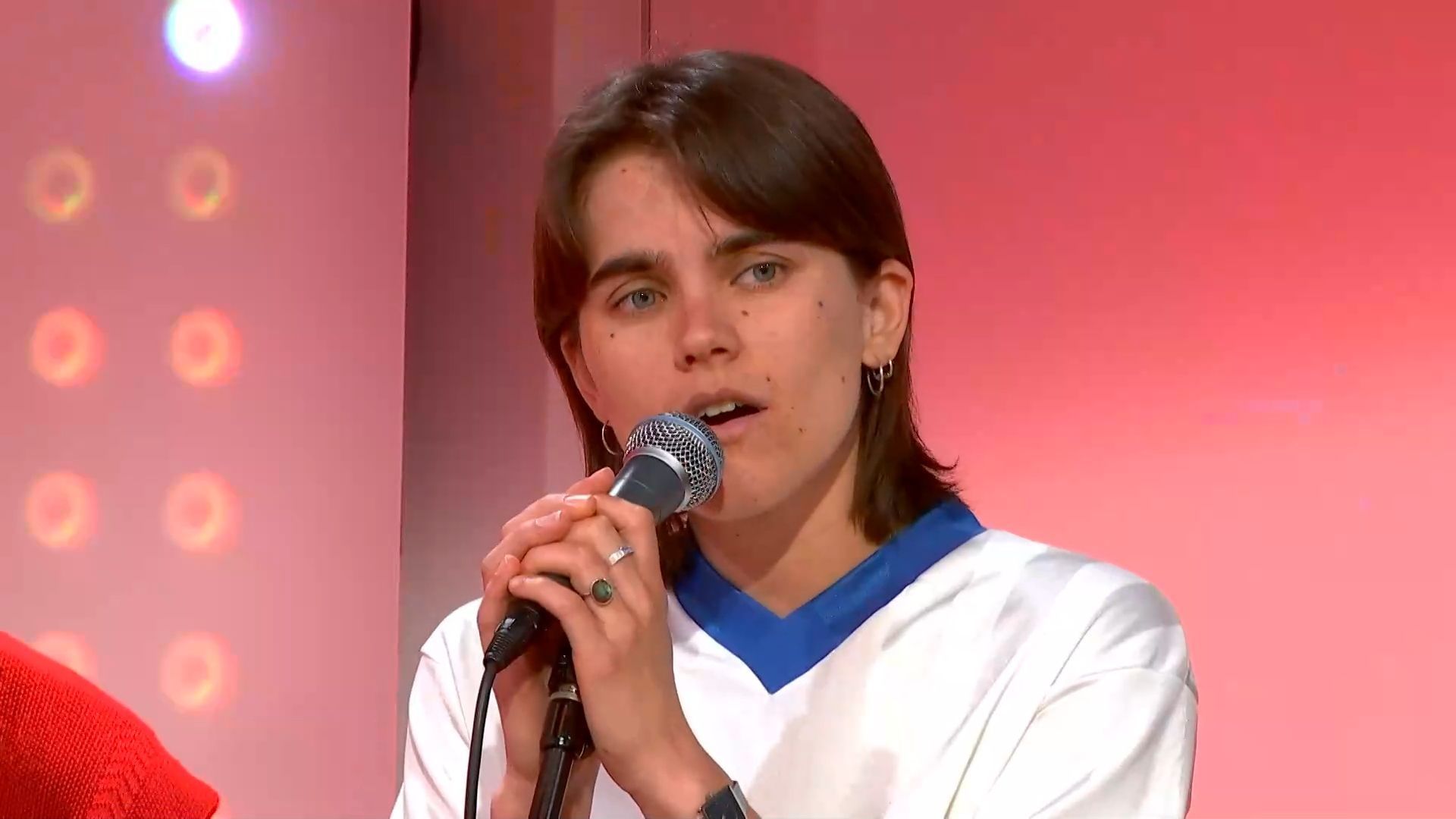 Le mariage de Hoshi et Jennifer Ayache de Superbus célébré par Nicola ...