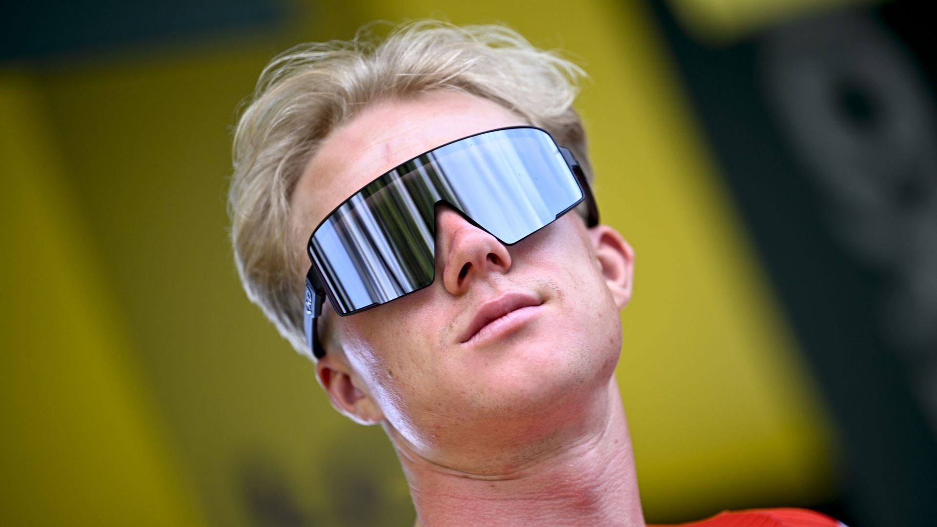 Maxim Van Gils, touché par le Covid, quitte le Tour de France - RTBF Actus