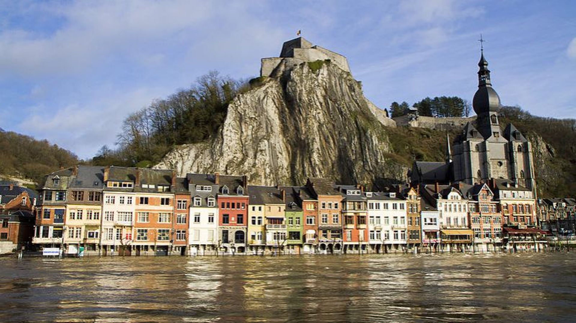 A qui appartiennent les rochers de Dinant ? - RTBF Actus