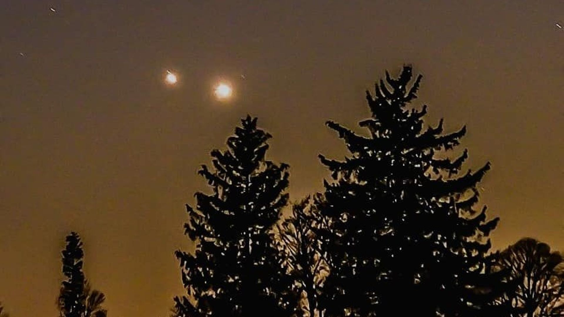Vénus et Jupiter : la conjonction qui a ravi les photographes - RTBF Actus