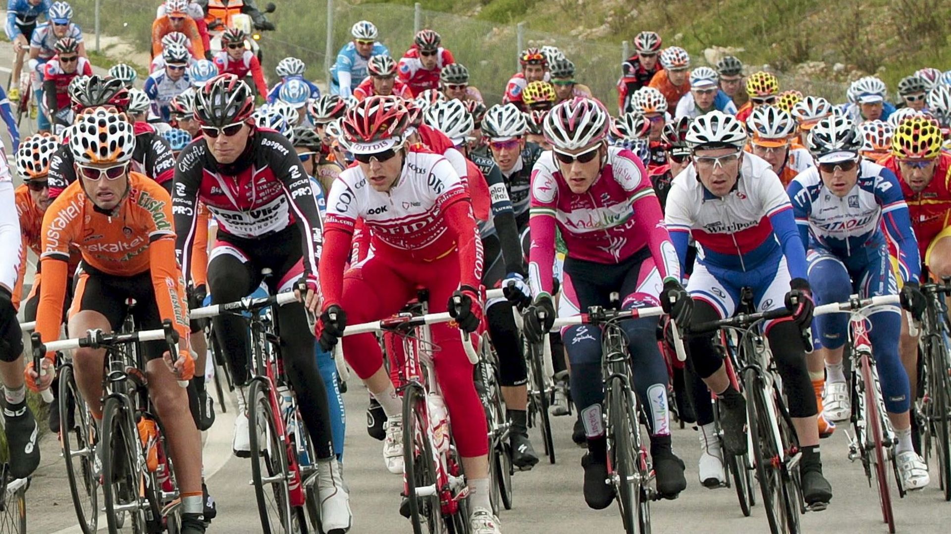 Le peloton débarque en Belgique - RTBF Actus