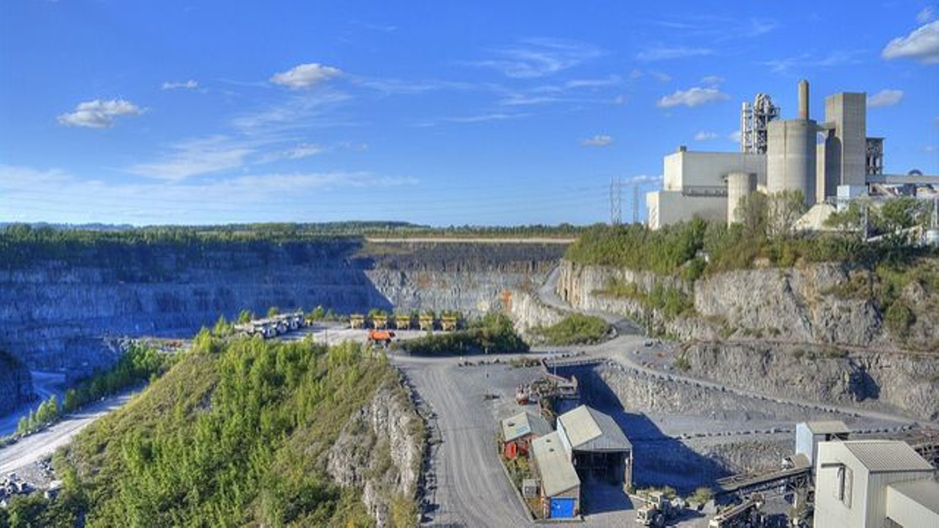 Obourg: la cimenterie fête ses 100 ans - RTBF Actus