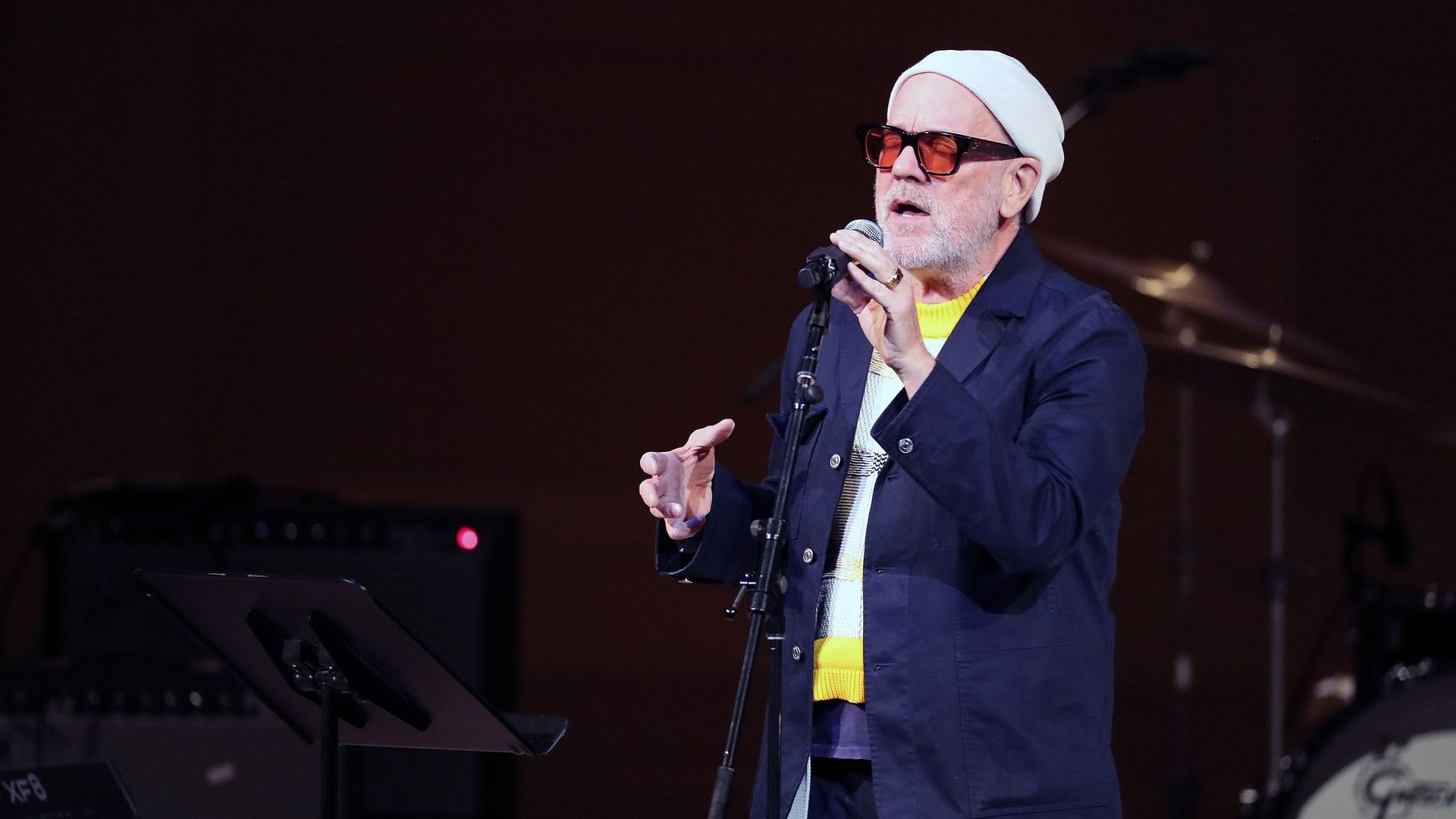 Michael Stipe lève le voile sur les paroles énigmatiques de 'It's The ...