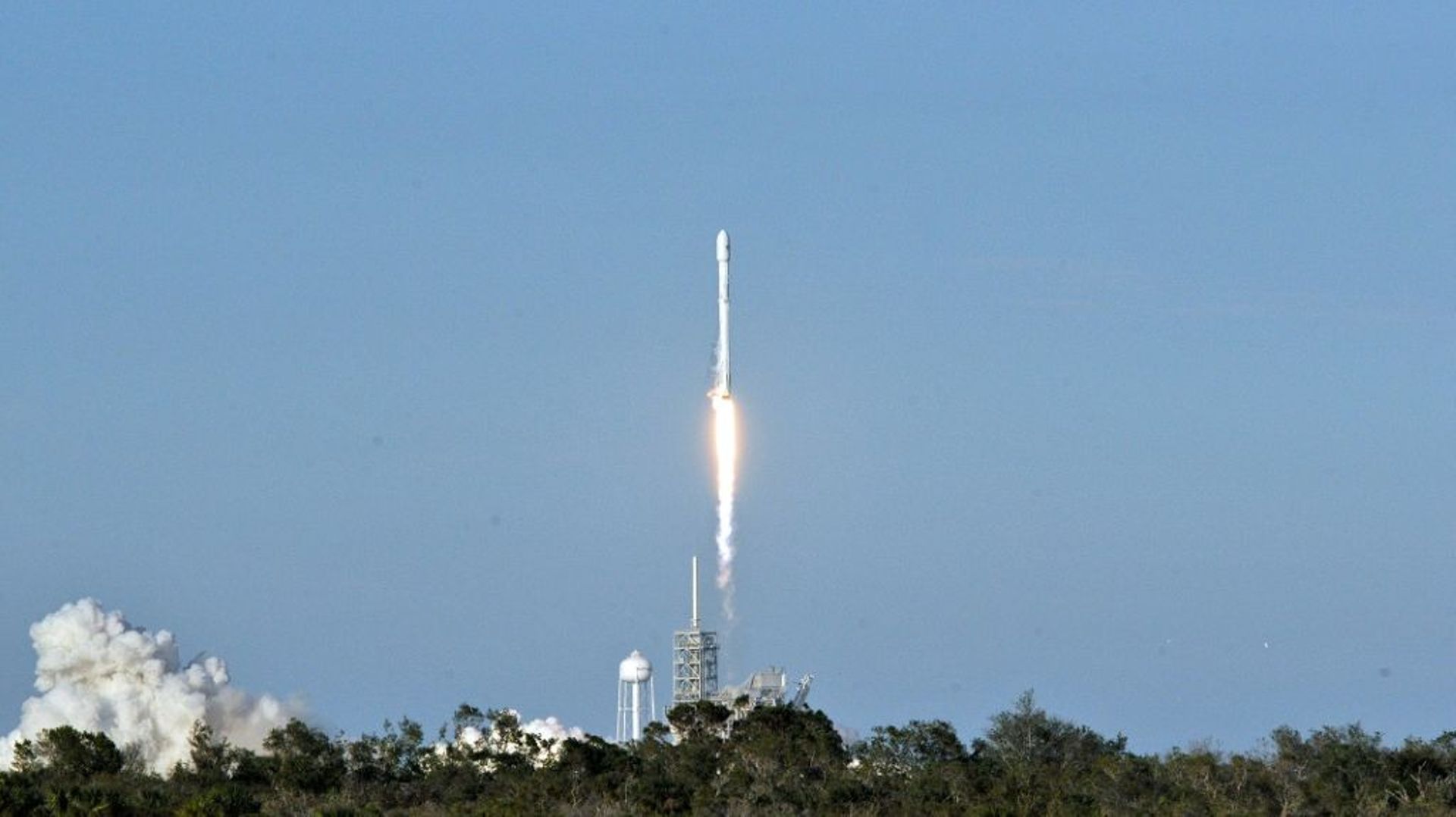 Après deux reports, SpaceX lance avec succès un satellite Intelsat ... Après deux reports, SpaceX lance avec succès un satellite Intelsat ...