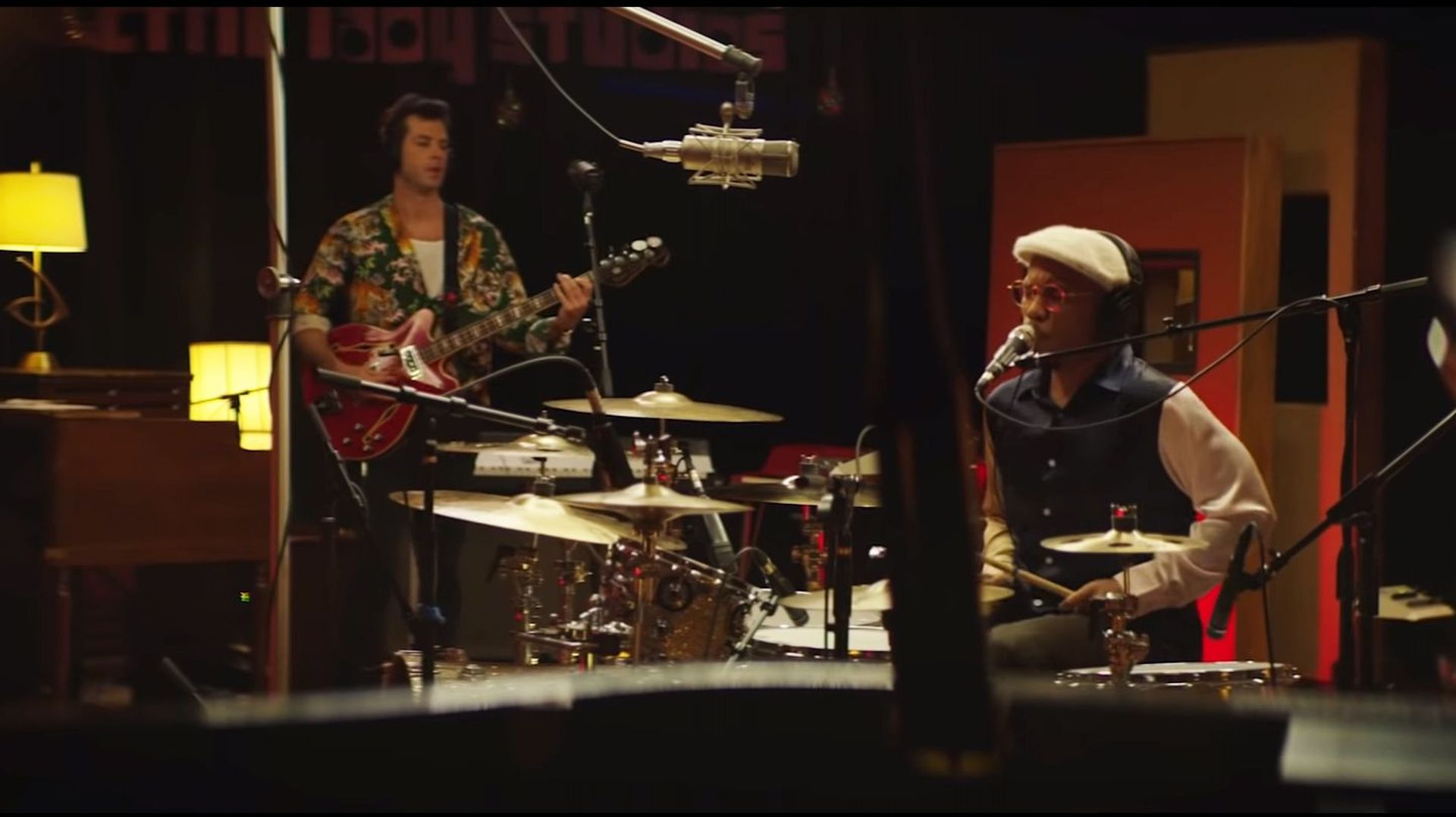 Un clip pour la collaboration entre Mark Ronson et Anderson .Paak ... Un clip pour la collaboration entre Mark Ronson et Anderson .Paak ...