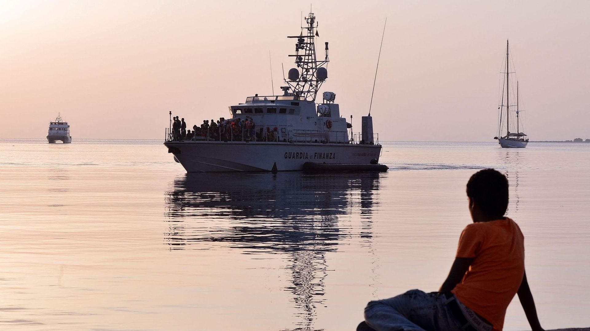 Asile : plus de 5.800 migrants ont traversé la Manche au premier ...