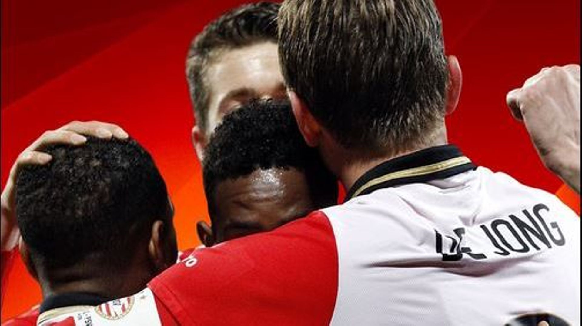 Lestienne et le PSV à égalité avec l'Ajax avant la dernière journée