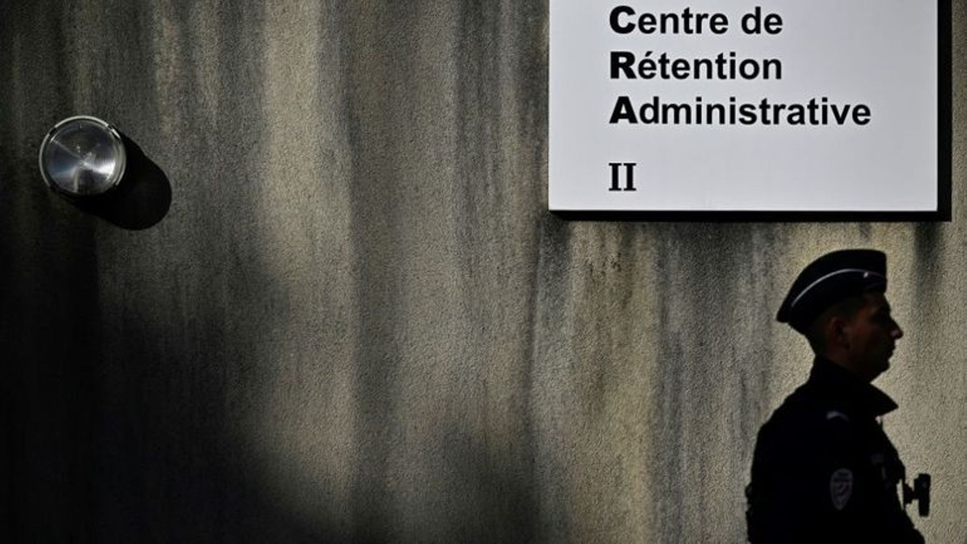 France : le gouvernement annonce une nouvelle loi immigration, sans ...