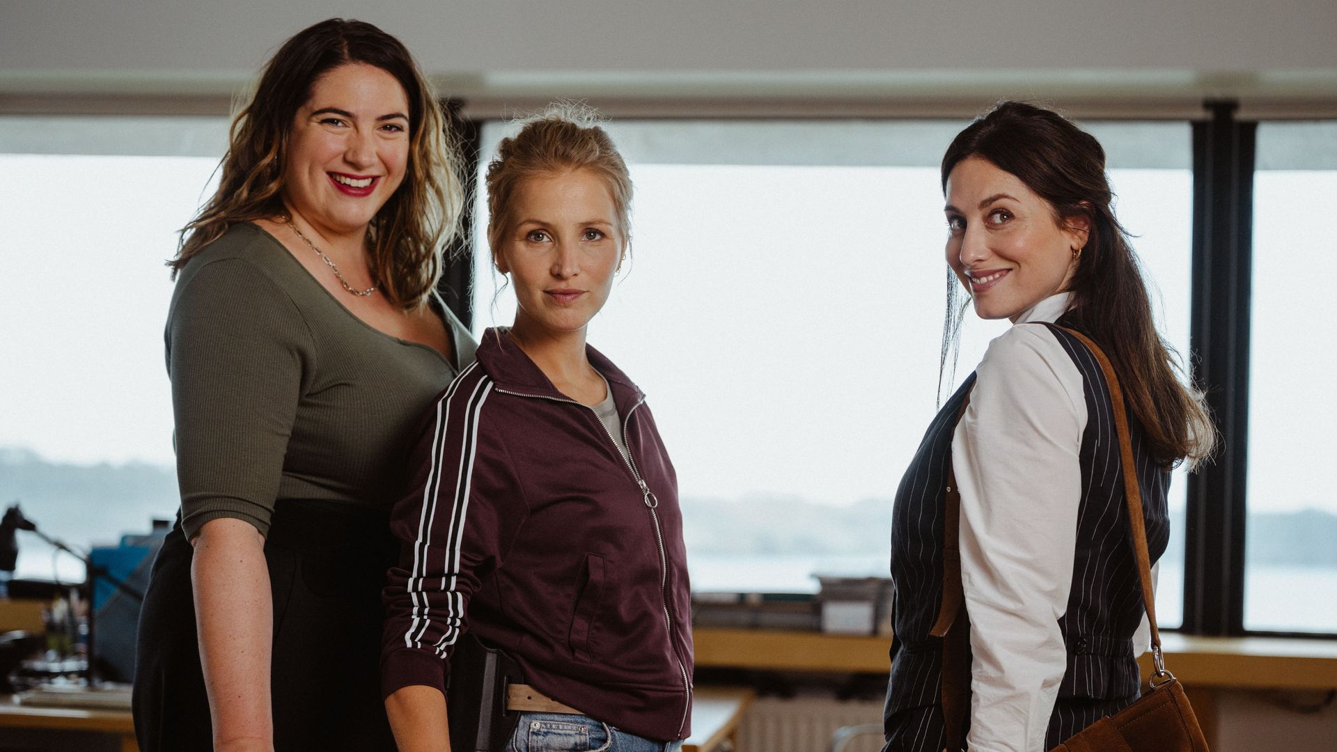 Déborah Krey, Charlotte Gaccio et Garance Thenault dans un film ...