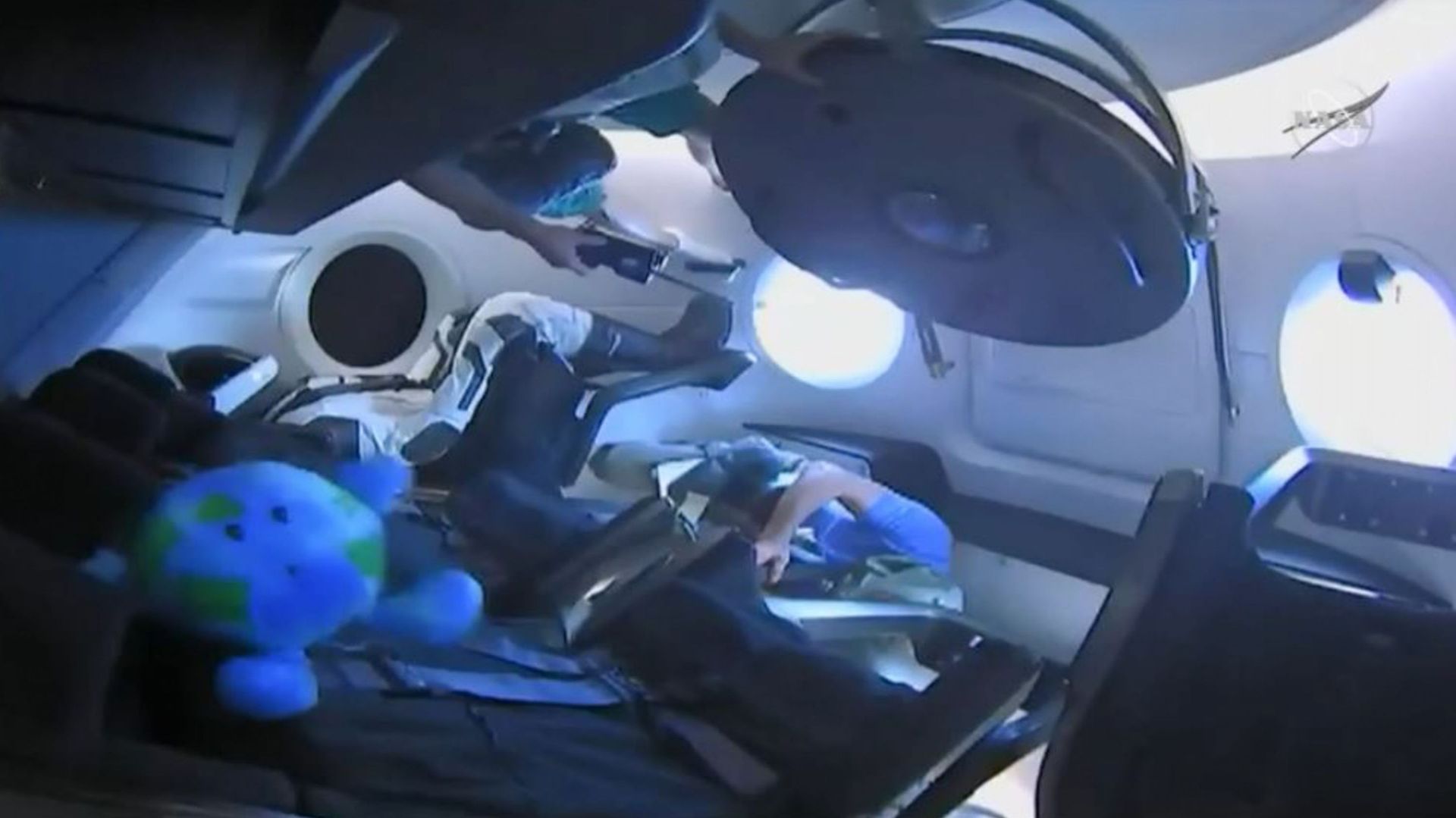 La capsule Crew Dragon de SpaceX a amerri sans problème dans l'océan ...