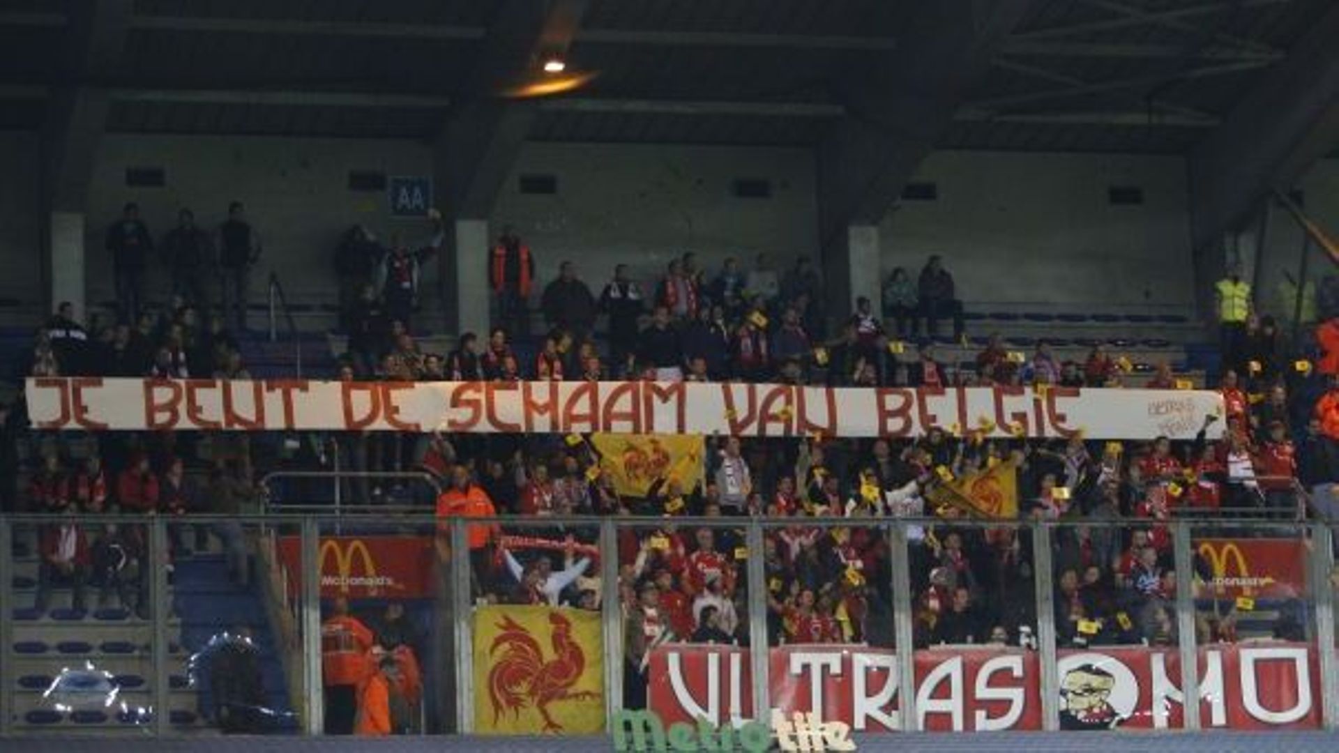 Banderole : Un Montois interdit de stade 6 mois - RTBF Actus