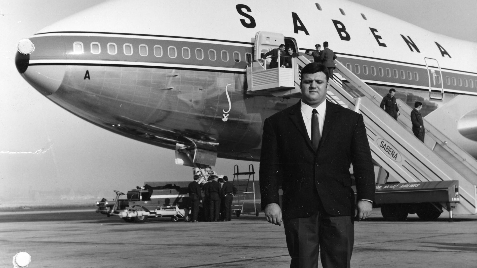 A 78 ans, Jean-Pierre, fan de Schwarzenegger et de Reding soulève ...