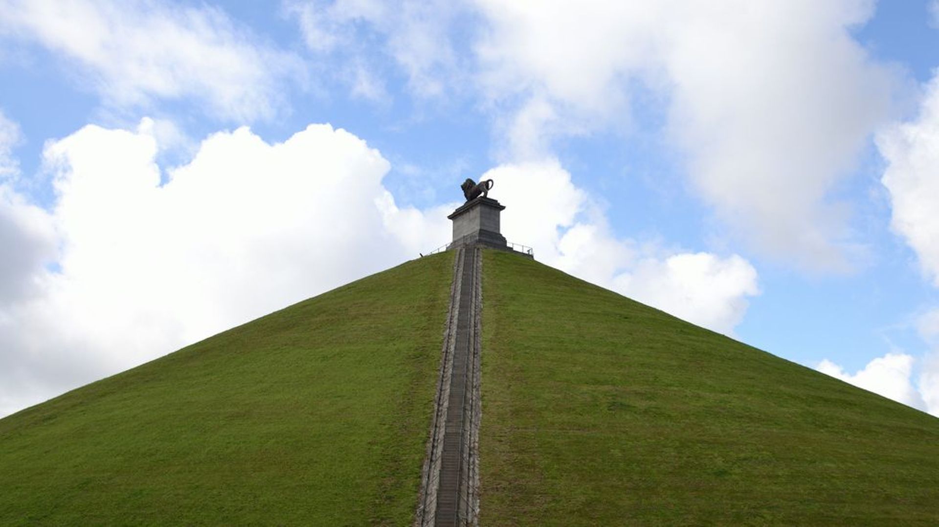 1000 Jours dans l'Histoire: Waterloo, Waterloo morne plaine - RTBF Actus