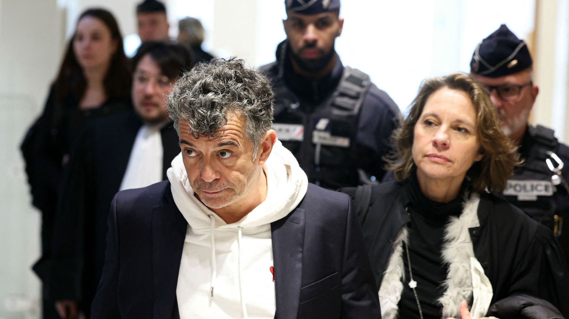 Agression homophobe dans un bus de la Stib : l’une des victimes témoigne - RTBF Actus