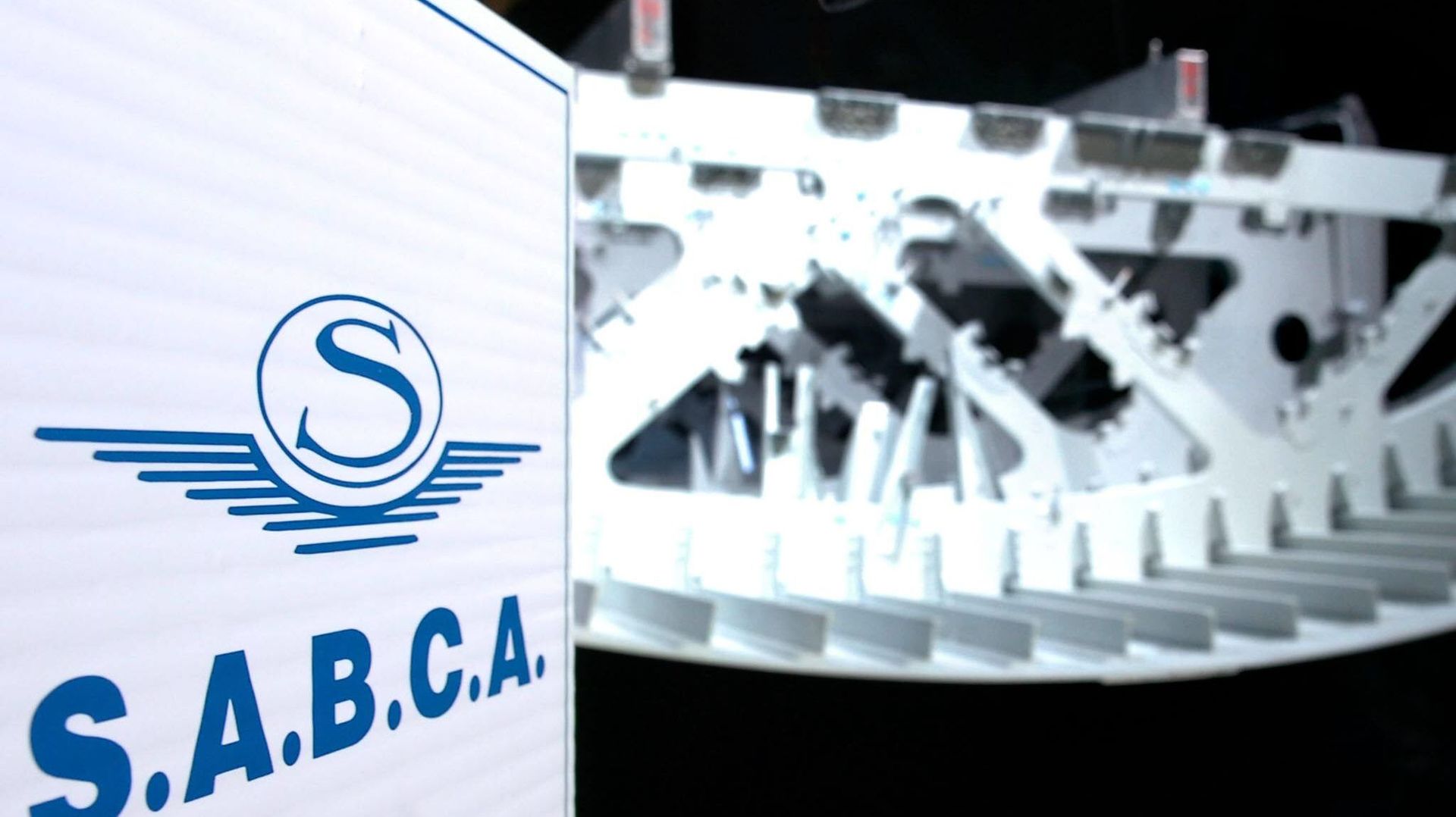 Le remplacement des F16? Une question cruciale pour la Sabca - RTBF Actus