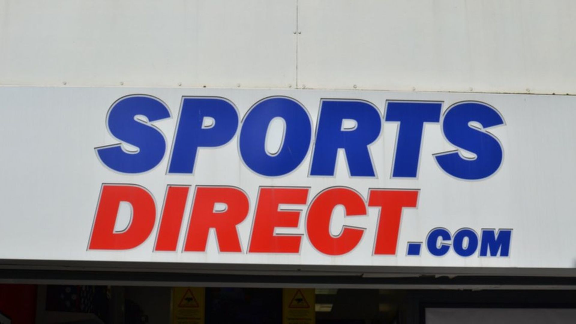 SportsDirect.com ferme deux magasins à Hasselt et Liège et supprime 27 ...