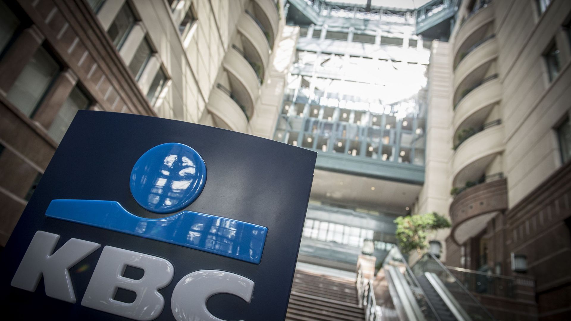 KBC, première banque belge à appliquer des taux d'intérêts négatifs ...