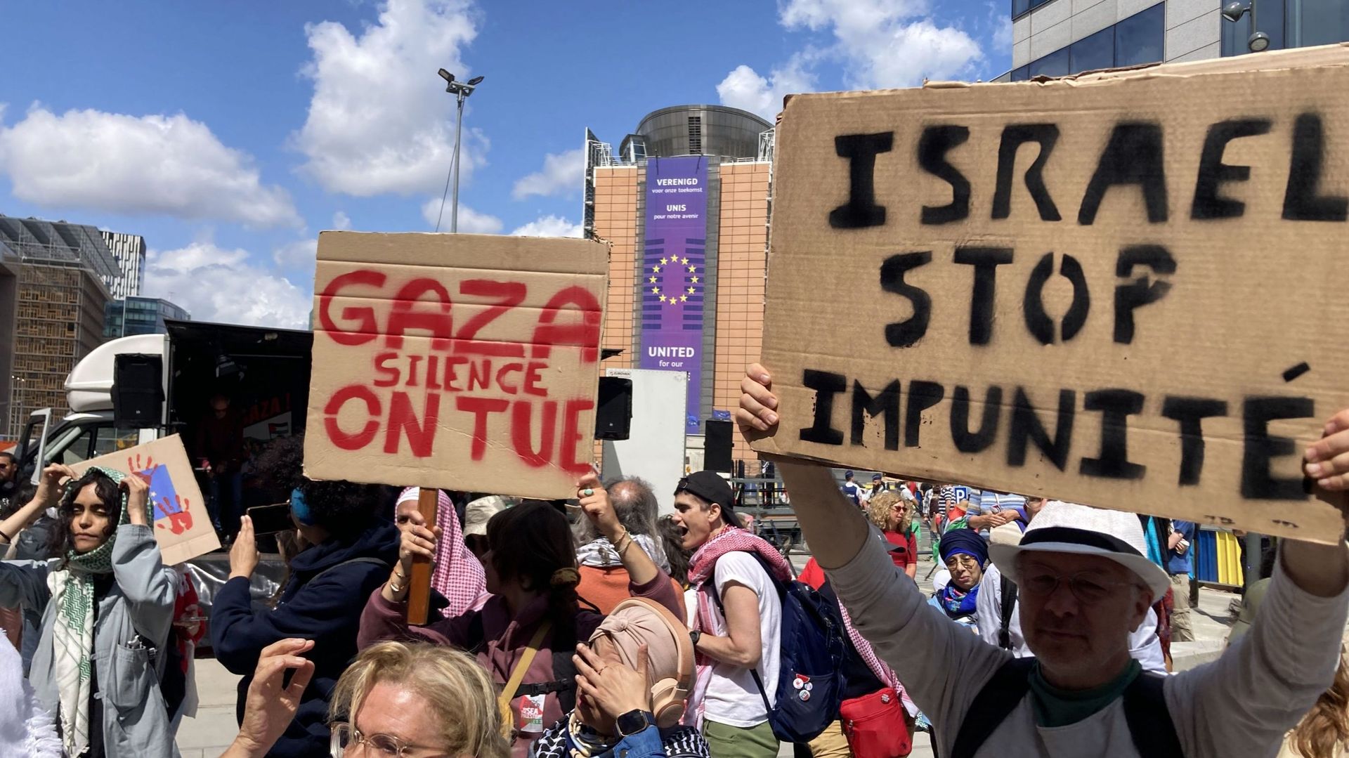 Des milliers de marcheurs en route vers Gaza : 'Le blocus israélien ne ...